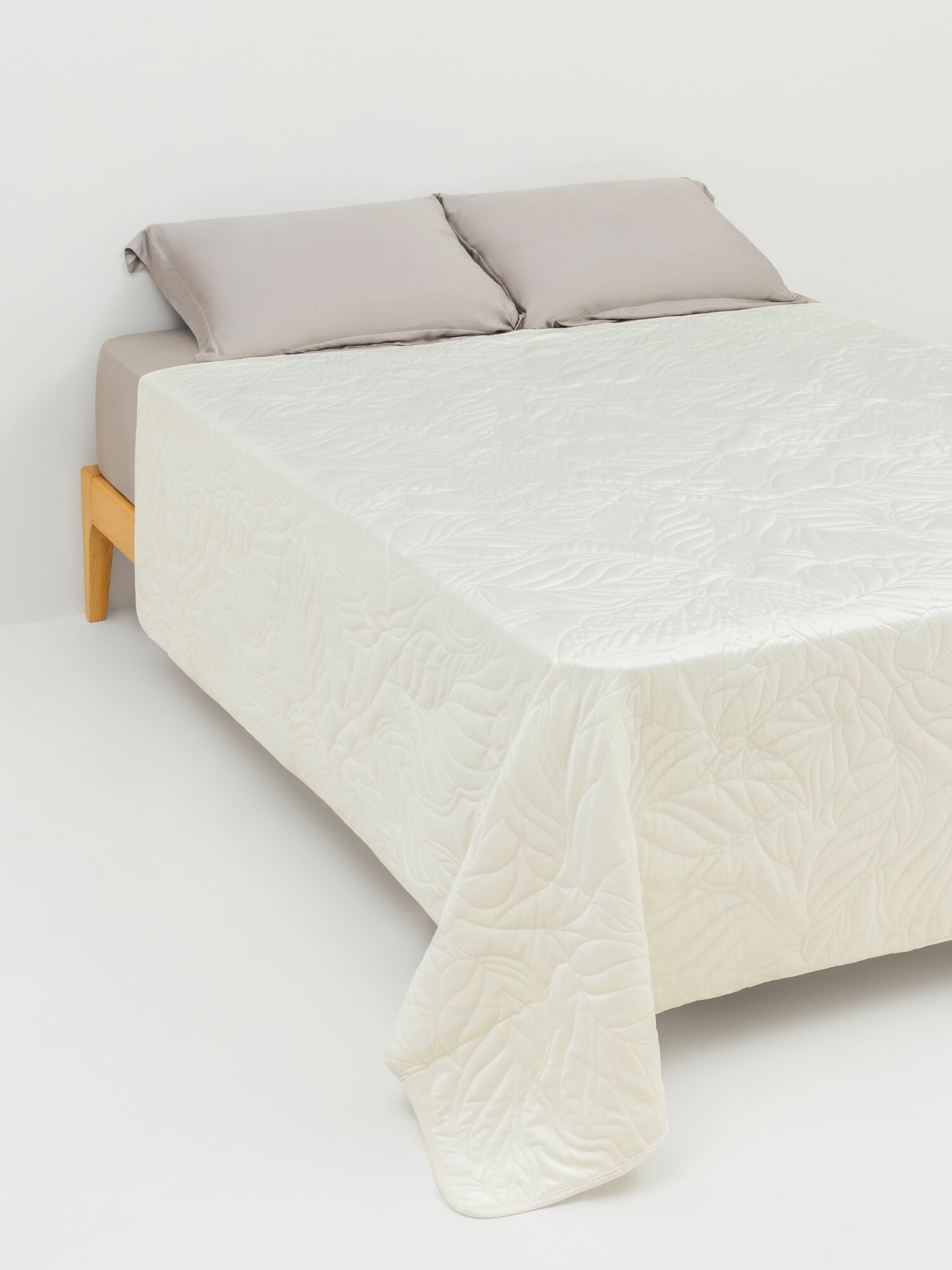 Покрывало, 220х240 см, стеганое, вельвет/микрофибра, молочное, Листья, Stitch velvet, Kuchenland