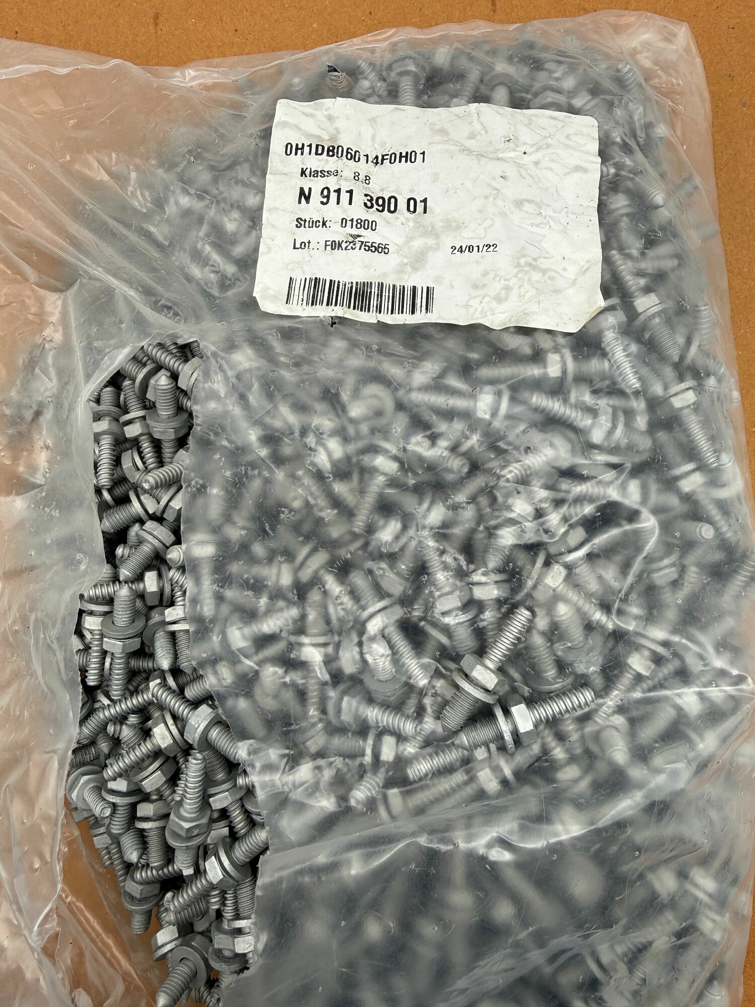 Двойной винт М6х14 / 5х16 VAG (4шт) с шестигранной головкой и неспадаемой шайбой (несъемной), винт-саморез, оригинал, fender болт крыльев фендеров, класс прочности 8.8, N91139001