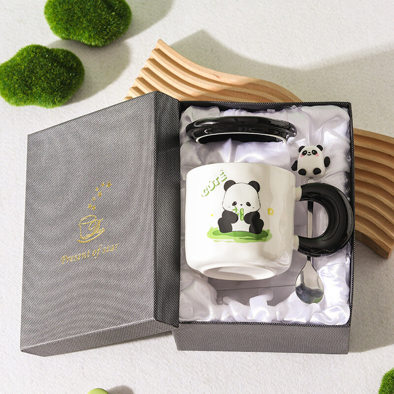 Высококачественная керамическая кружка большого объема с крышкой и ложкой, выполненная в стиле панды, идеально подходит для пар, домашнего использования, а также в качестве чашки для воды и кофе для женщин.