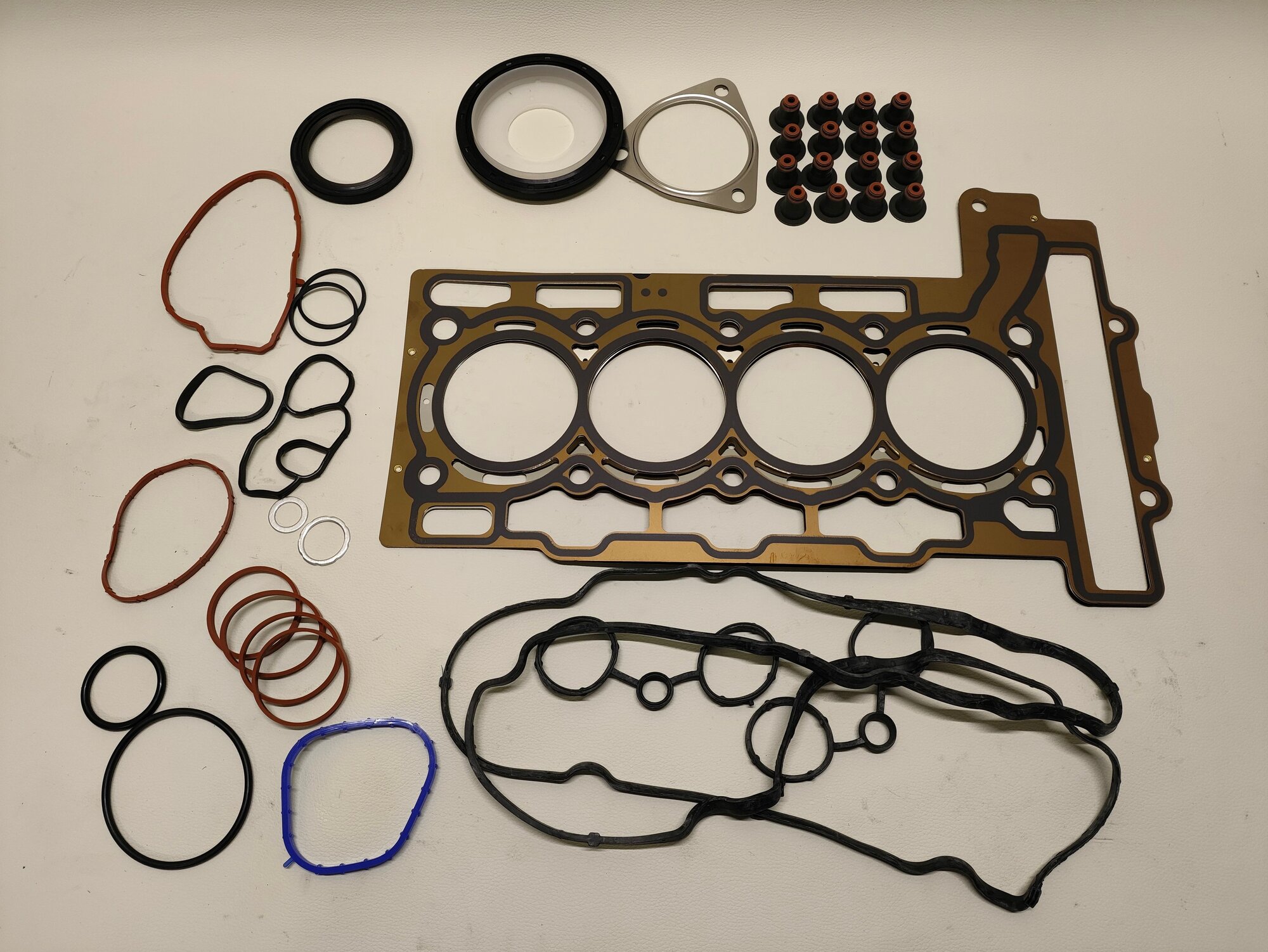 Kомплект пpoклaдок двигателя на Peugeot Citroen BMW 1.6 EP6CDT, EP6DT, EP6DTS, EP6FDT, EP6FDTMD. Набор прокладок двс для Пежо Ситроен БМВ Турбо 9803673380 11127560276