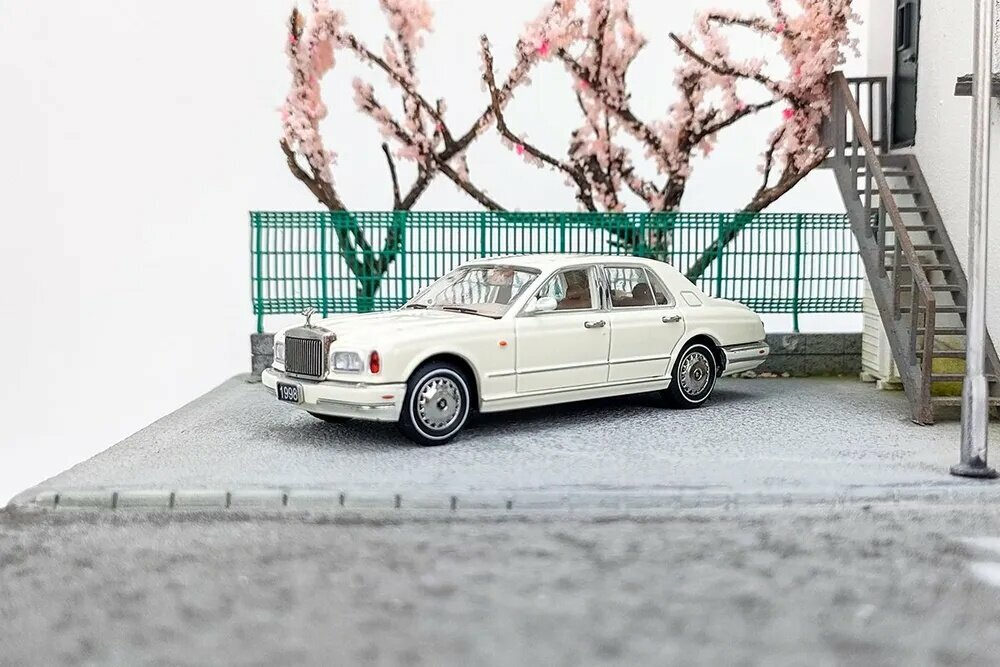 GFCC 1:64 1998 Rolls Royce Silver Seraph Легковая модель автомобиля, белый