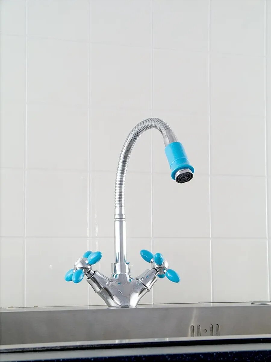 Смеситель на кухню с гибким изливом