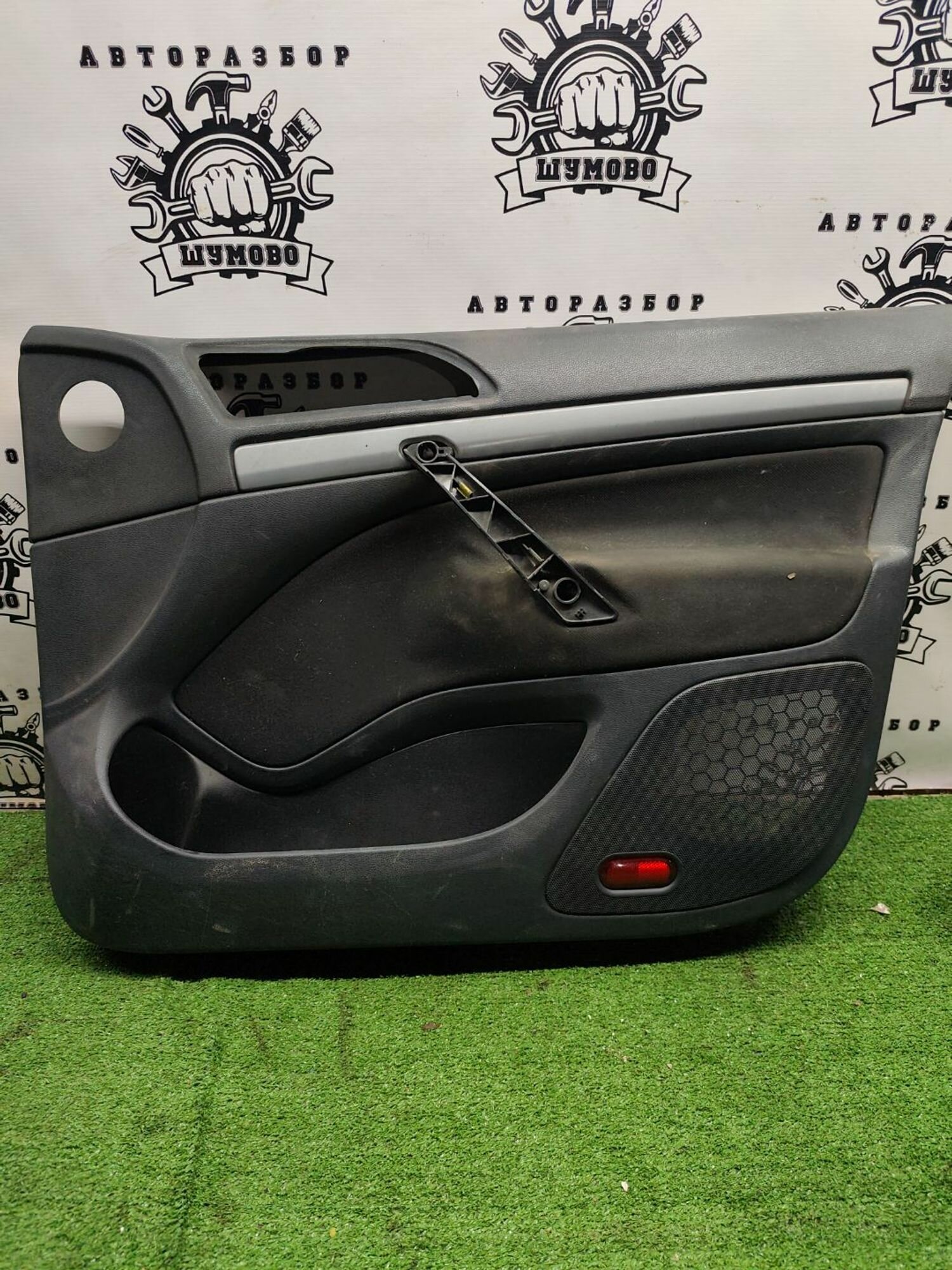 Обшивка двери передней правой Skoda Octavia II рестайлинг (2008 2013) 2011 с пробегом