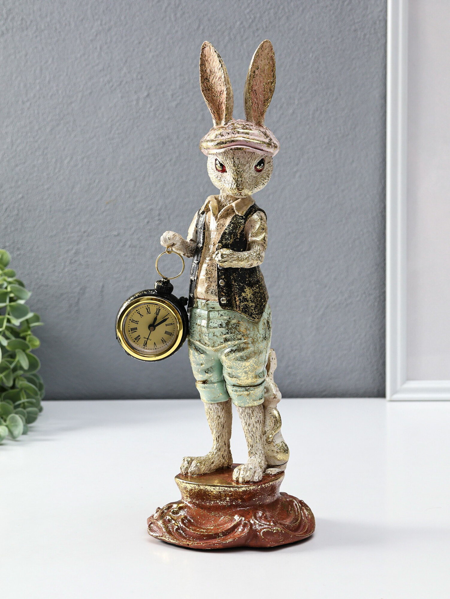 Фигура с часами настольными полистоун "Зайчик в кепке с часами", 12.5x12.5x35 см
