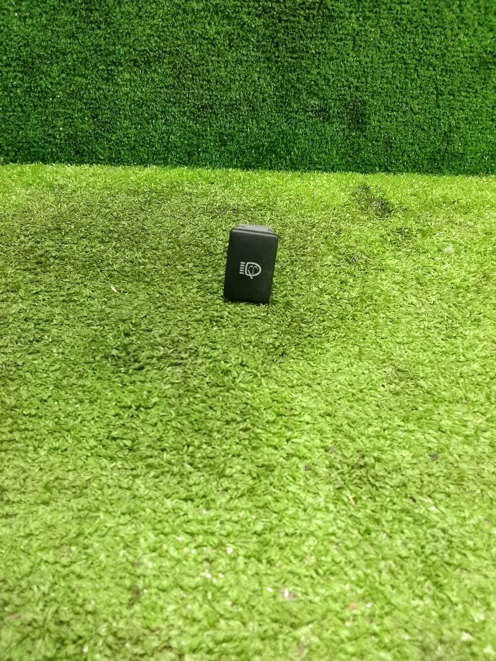 Кнопка омывателя фар Toyota Camry XV50 Б/У с пробегом