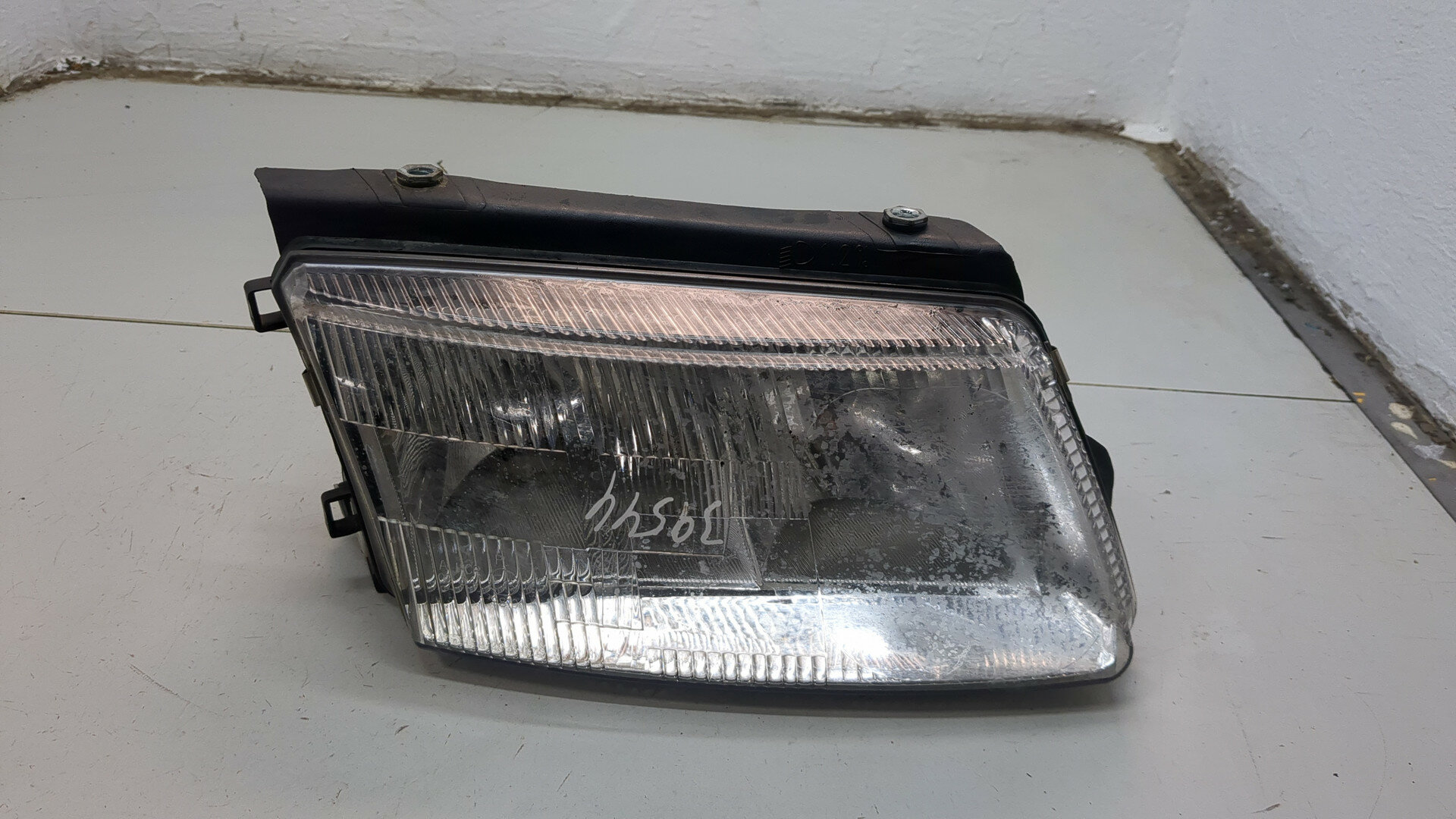 Фара (передняя) правая Volkswagen Passat 5 Б/У