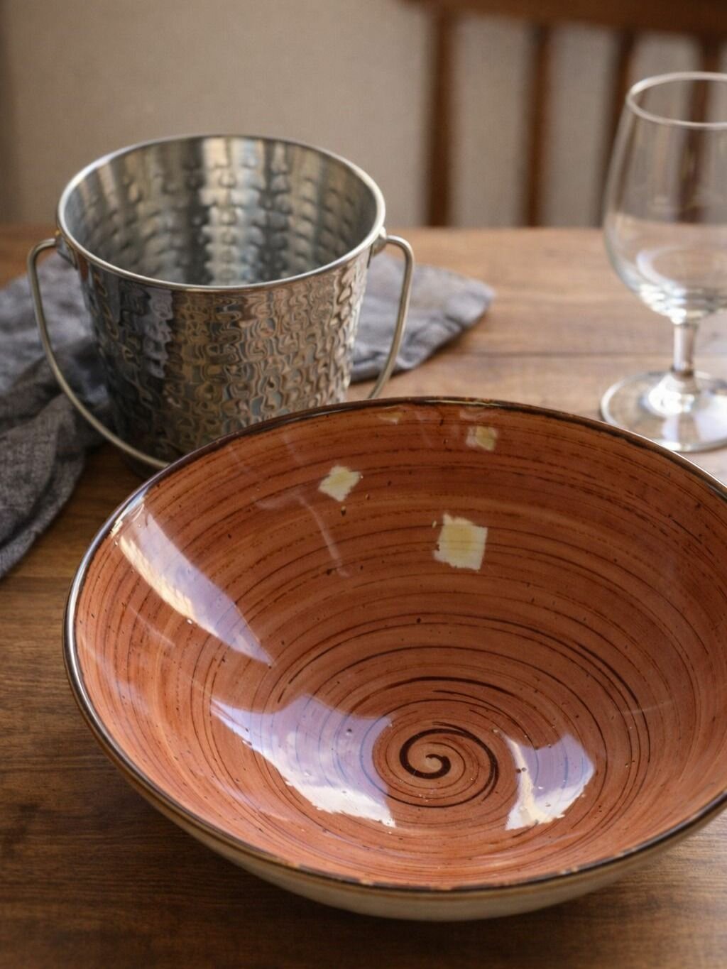 Набор столовой посуды "Brown" 2 предмета, тарелка глубокая фарфор 950 мл; ведерко нерж. сталь для подачи 450 мл. .