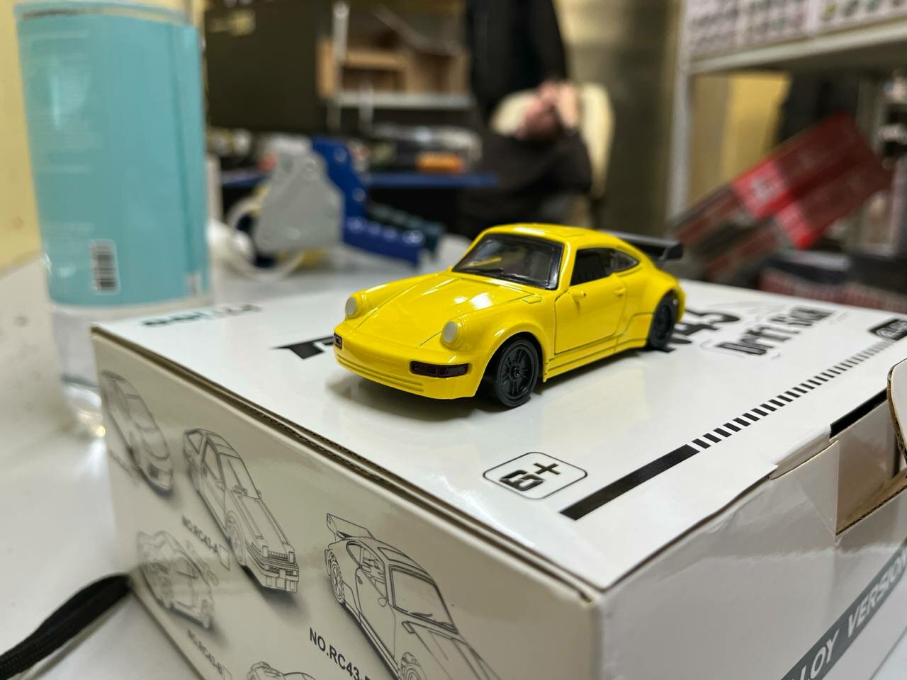 Радиоуправляемая машинка 1:43 металлическая 4WD, дрифт-кар с подсветкой Porsche 911 - жёлтый