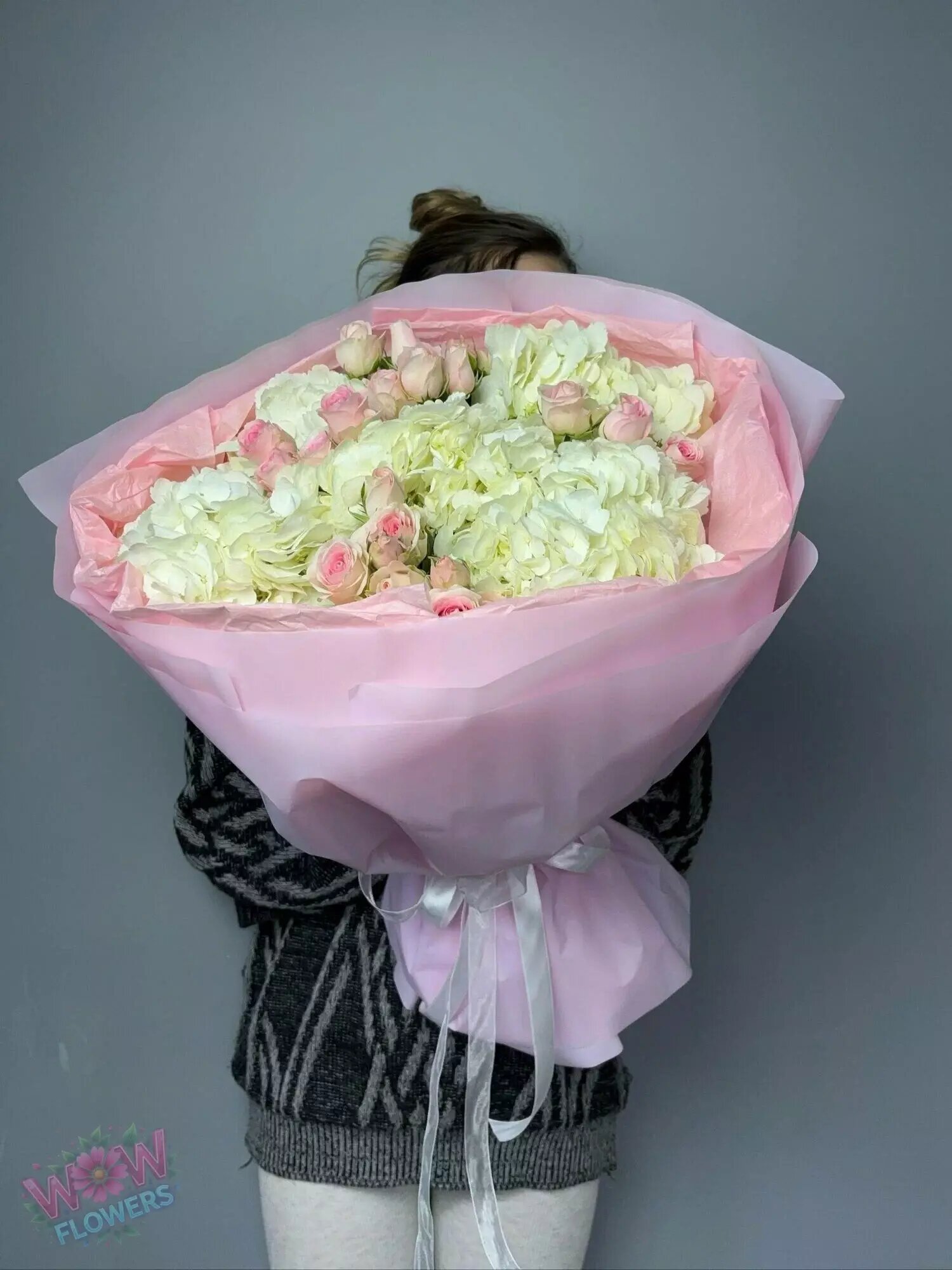 Шепот сада – нежный букет из роз и гортензий с доставкой купить