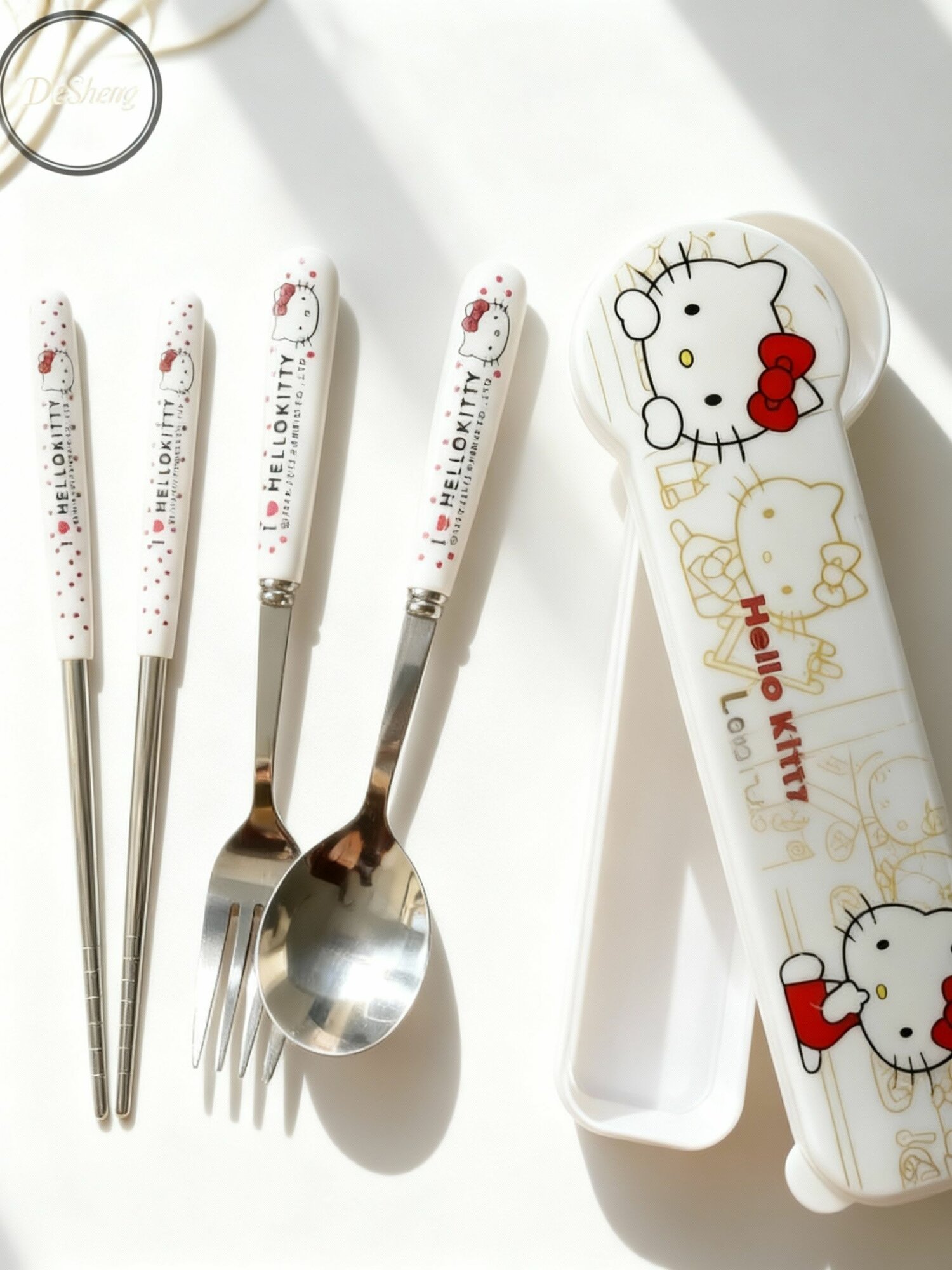 Стильный набор столовой посуды для повседневного использования и приема гостей