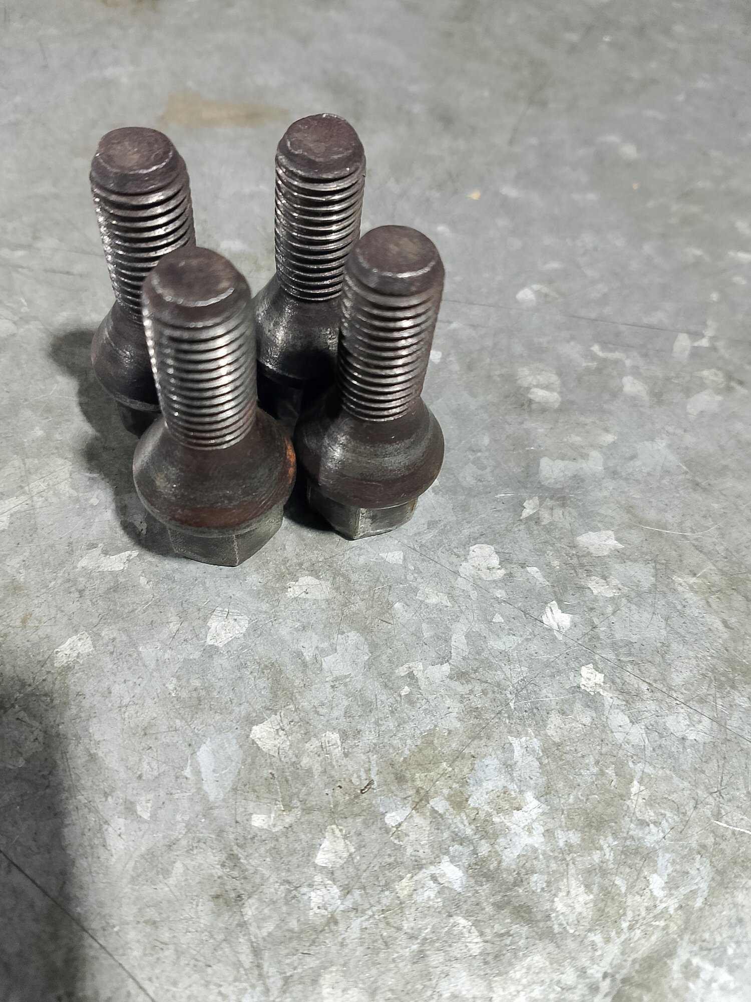 Болт колеса М12х1.5х22 конус под ключ 17мм. Opel Astra, Vectra, Omega, Corsa. Комплект 4 штуки. Б/У