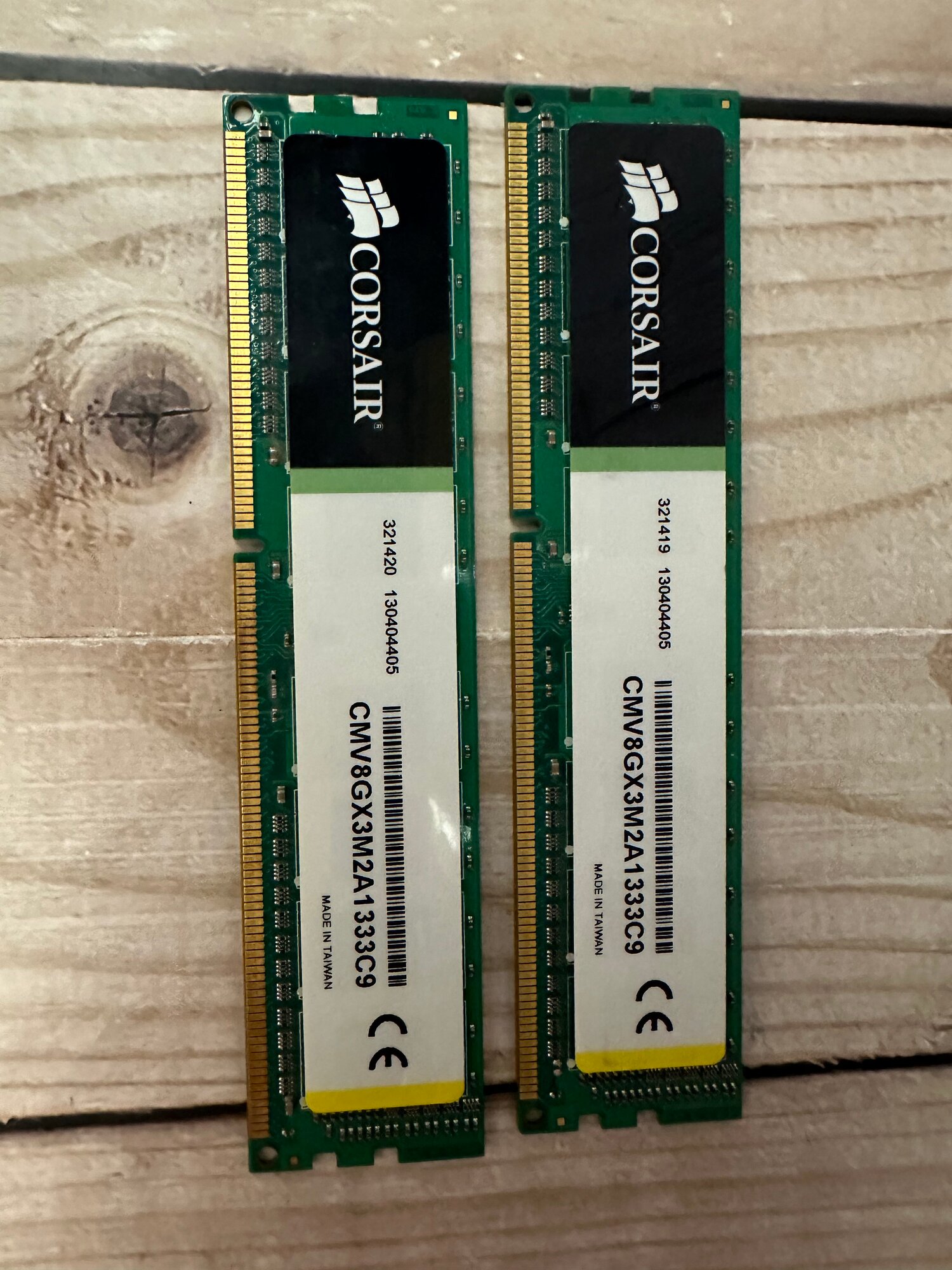 Оперативная память corsair 2x4 Гб DDr3 cmv8gx3m2a1333c9 (общая память 8гб)