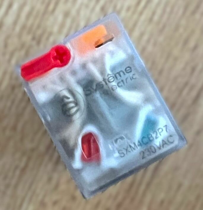 SXM4CB2P7_Промежуточное реле с кнопкой "тест", индикация (4CO, 5A, 230VAC)_Systeme Electric