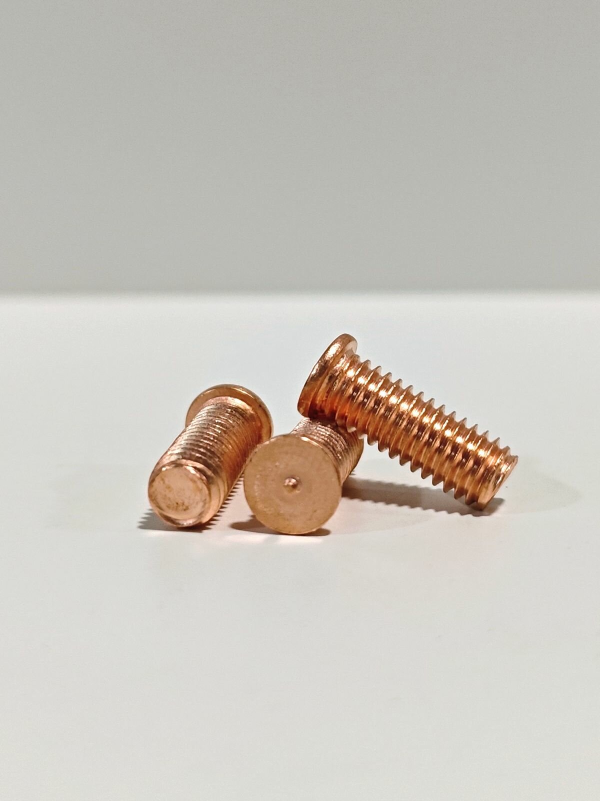 Шпилька приварная DIN 32501 М3х18 (ISO 13918), омеднённая, 100 шт.