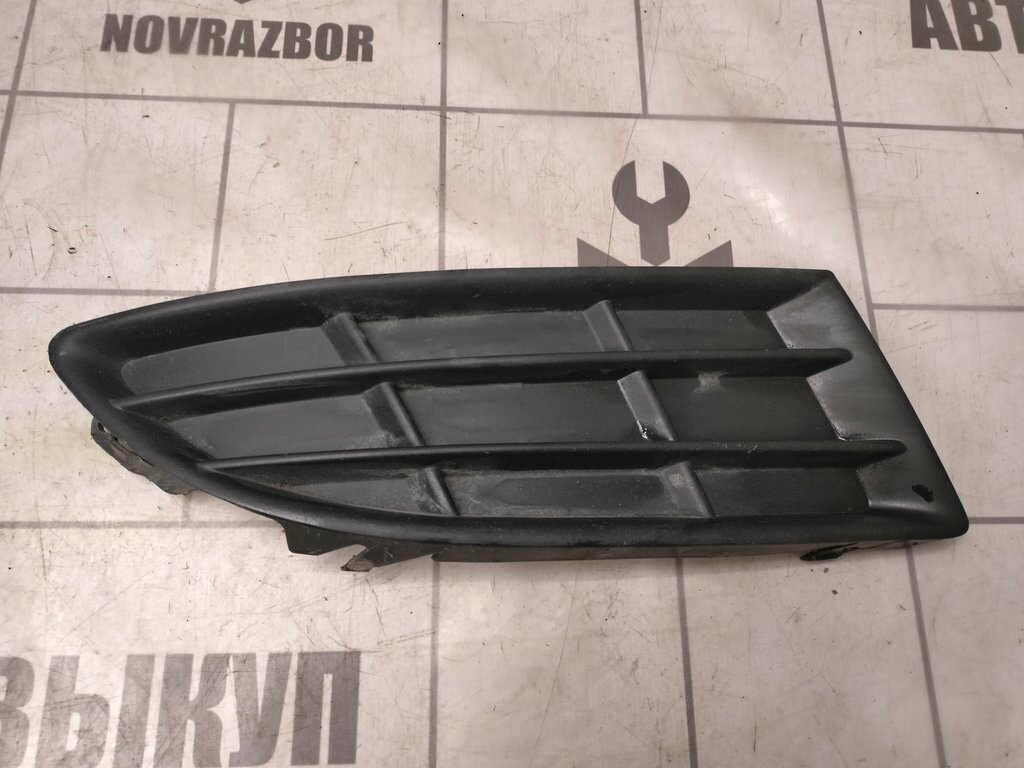 Решетка в бампер правая Skoda Fabia 2007-2015