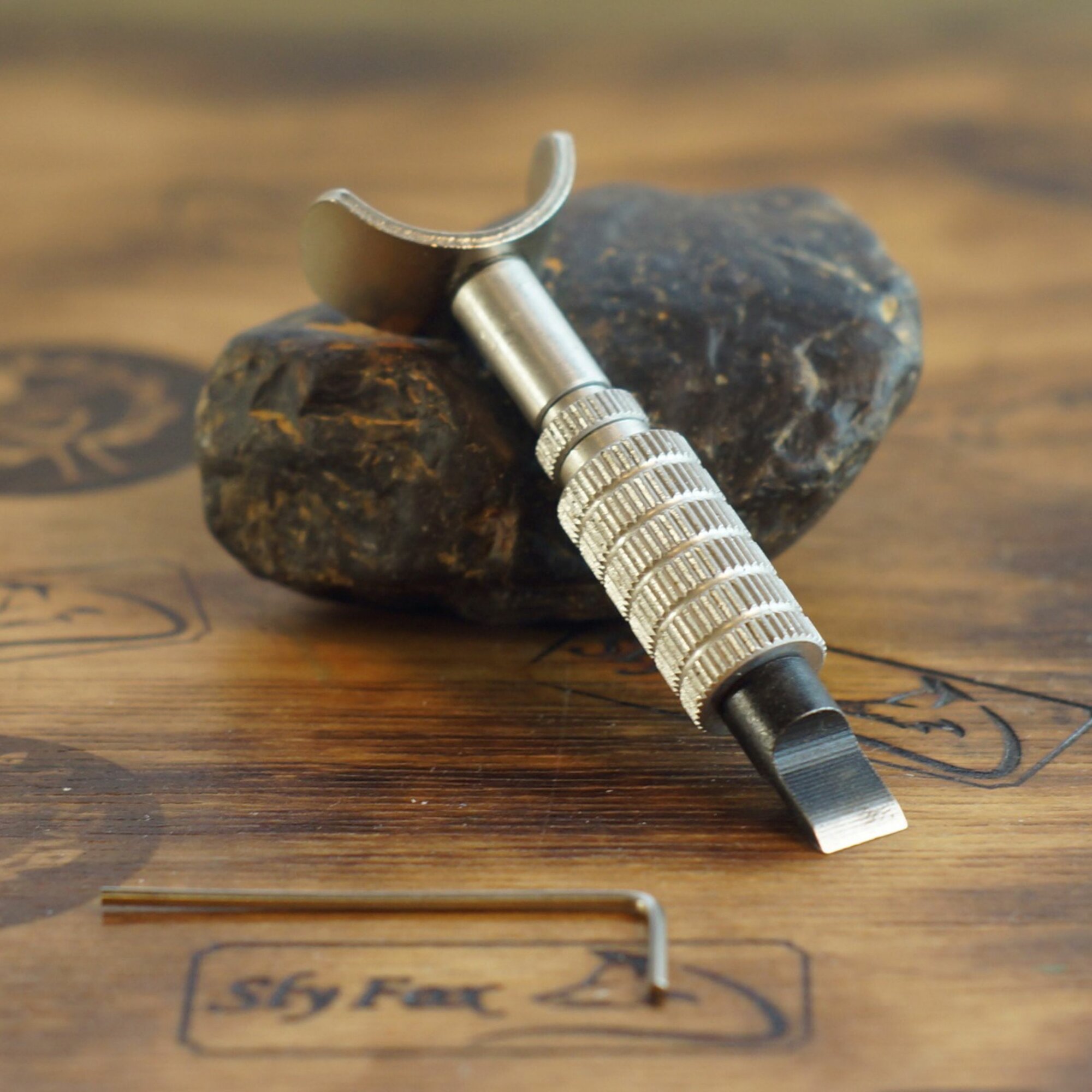 Поворотный нож для фигурной резьбы, сталь, диаметр стержня 5,5 мм, с колпачком