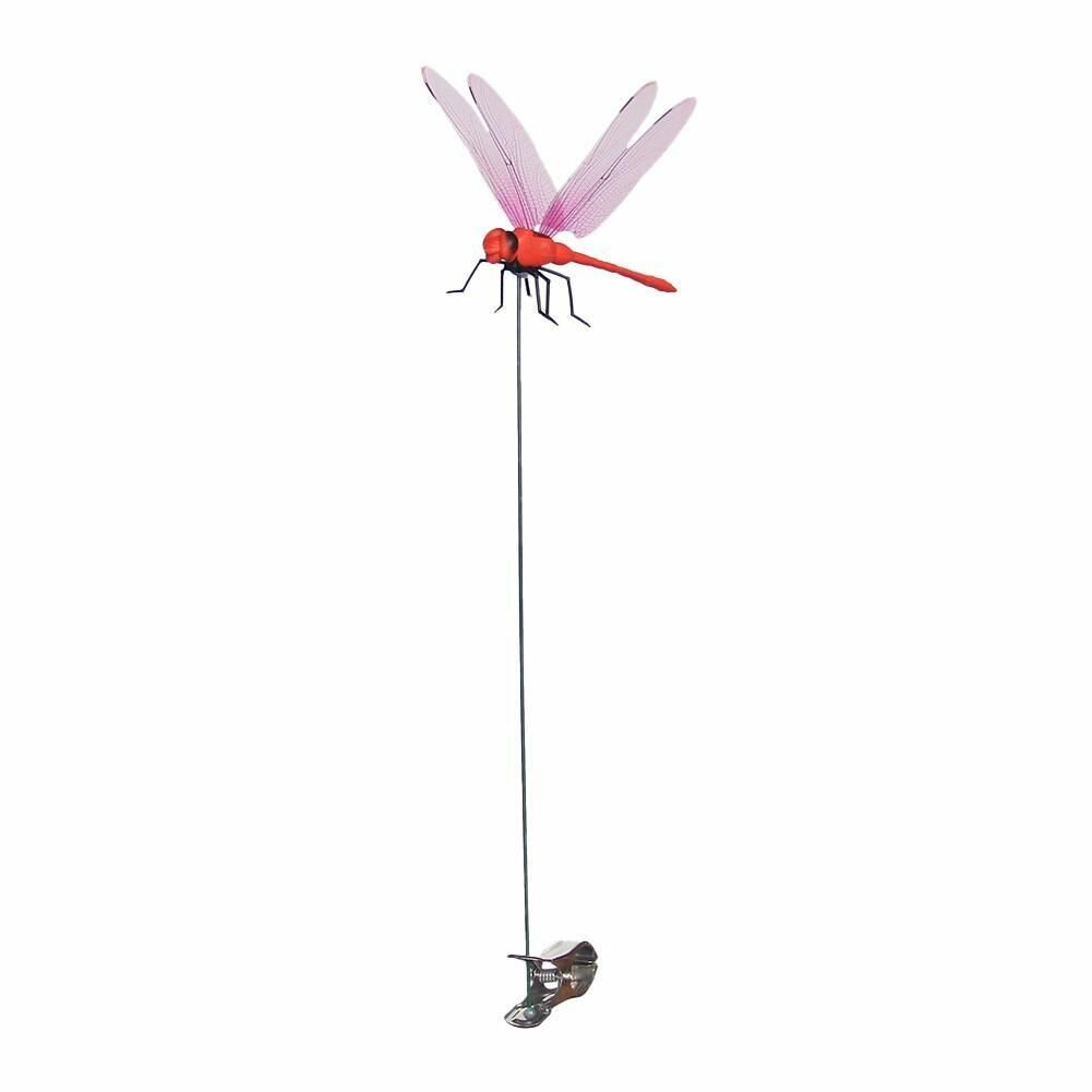 Статуя садовой стрекозы