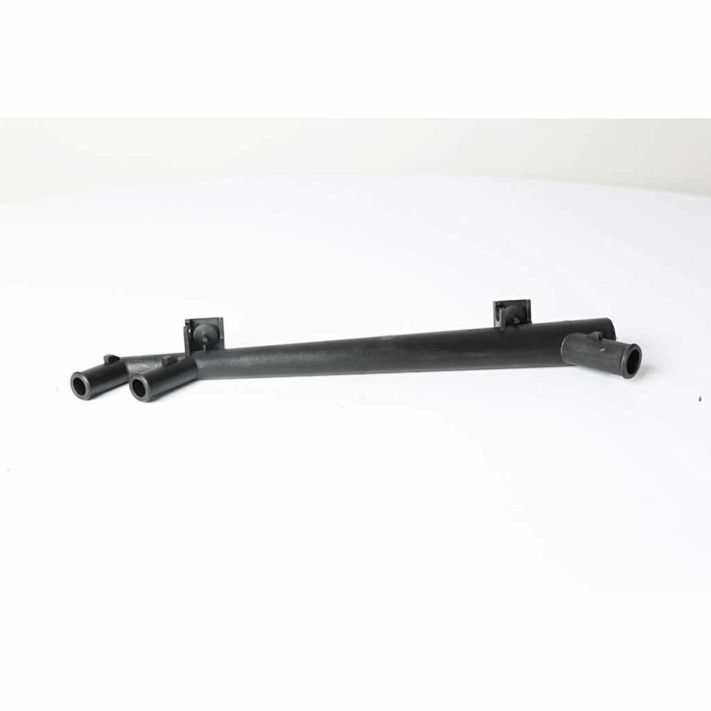 Патрубок системы охлаждения BSG Арт. BSG30838002 / FORD Focus (98-05)