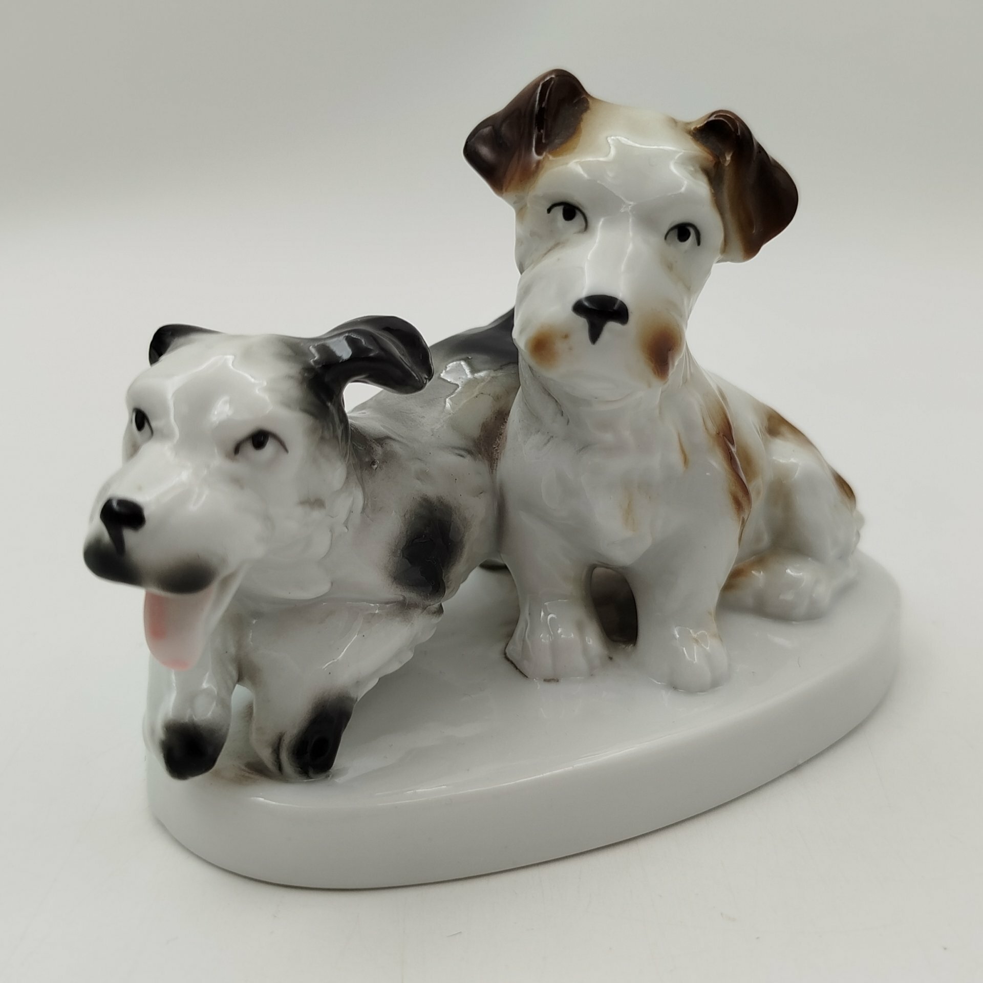 Статуэтка "Собаки", фарфор, роспись, Gräfenthal (Графенталь), Германия, 1950-1972 гг.