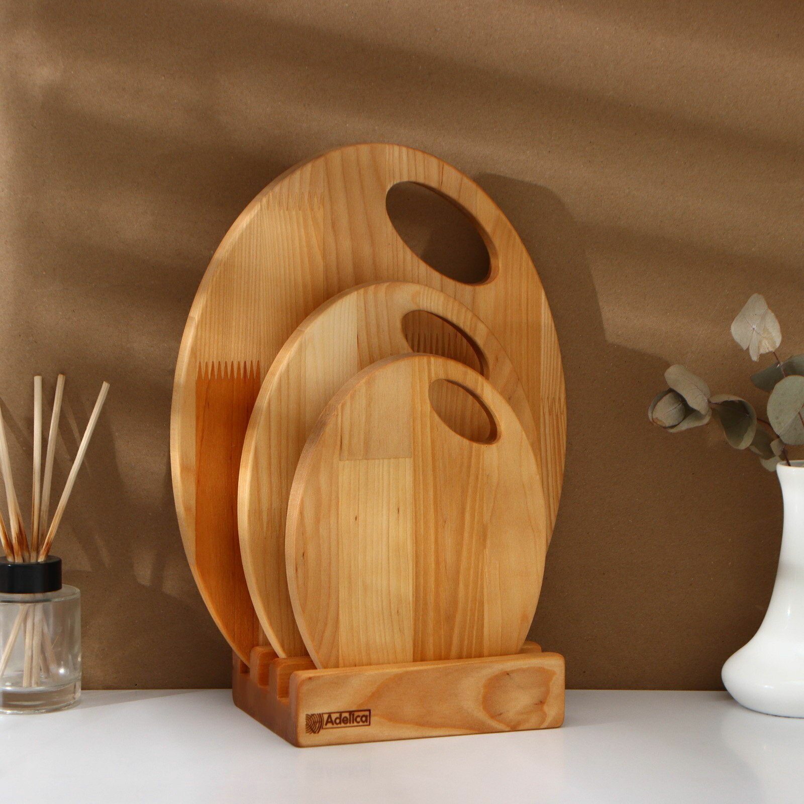 Набор деревянных разделочных досок на подставке 3 шт: 30x24, 22.5x18, 19x15 см, пропитаны минеральным маслом, берёза