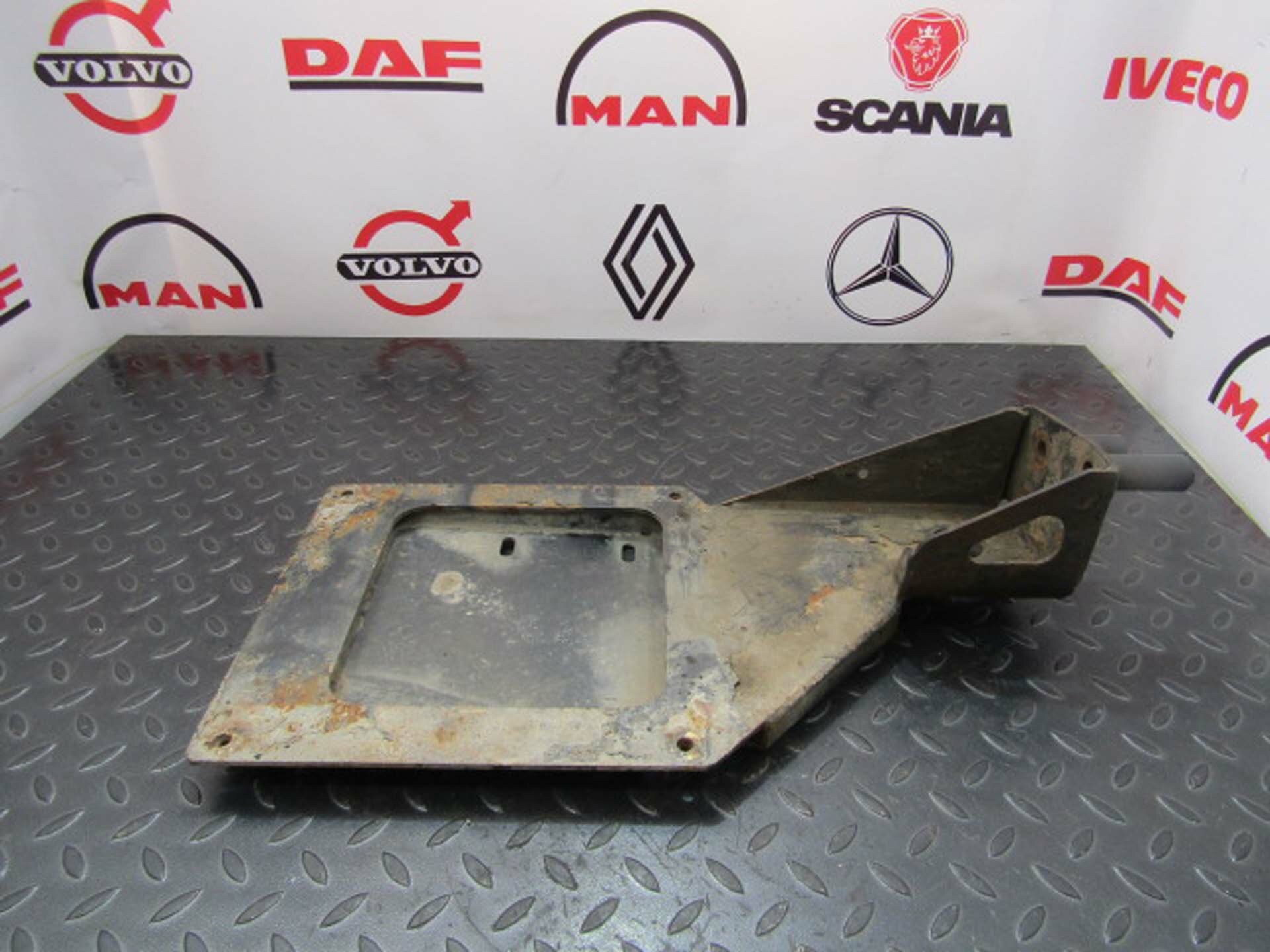 Кронштейн крыла передний правый MAN TGA, TGS