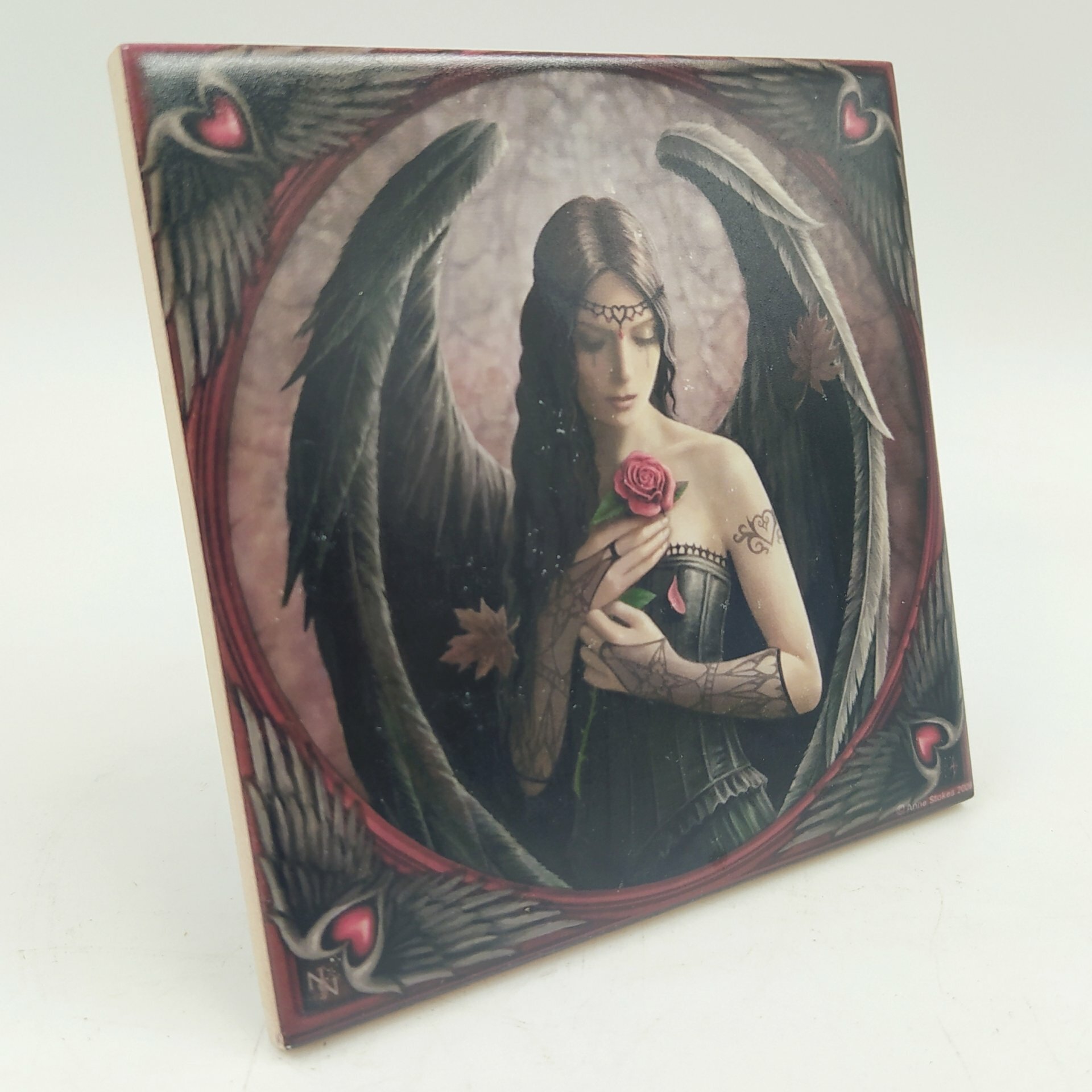 Плакетка декоративная с изображением девушки в готическом стиле