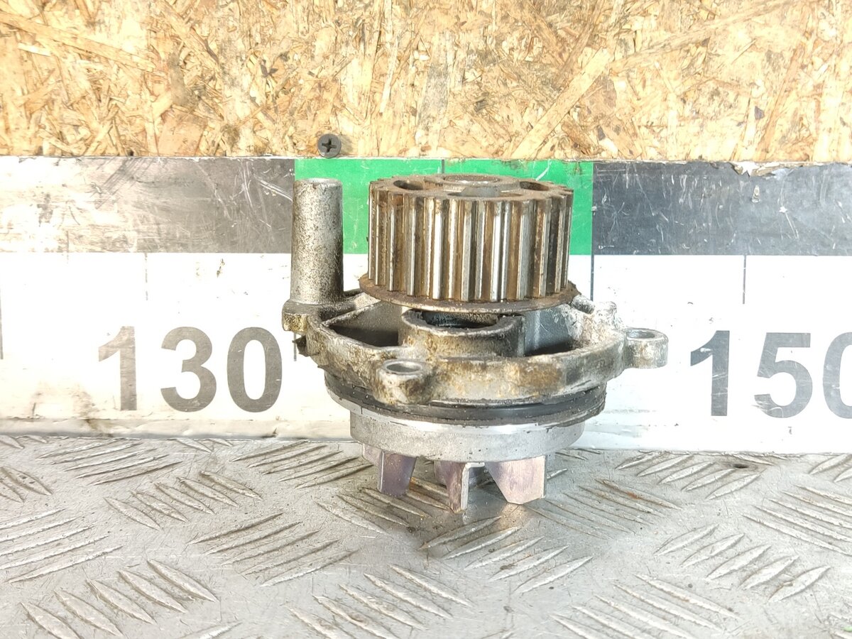 Насос водяной помпа VOLKSWAGEN Jetta 2005-2011 06B121011Q