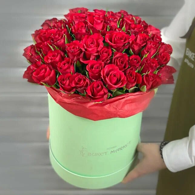 Букет "Букет Маркет", 25 Кенийских красных роз, шляпная коробка, 40см, 25 шт
