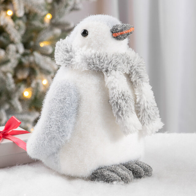 Декоративная фигура Пингвин Шанти в шарфе - Ice Heart 22 см, Christmas Deluxe, 13440