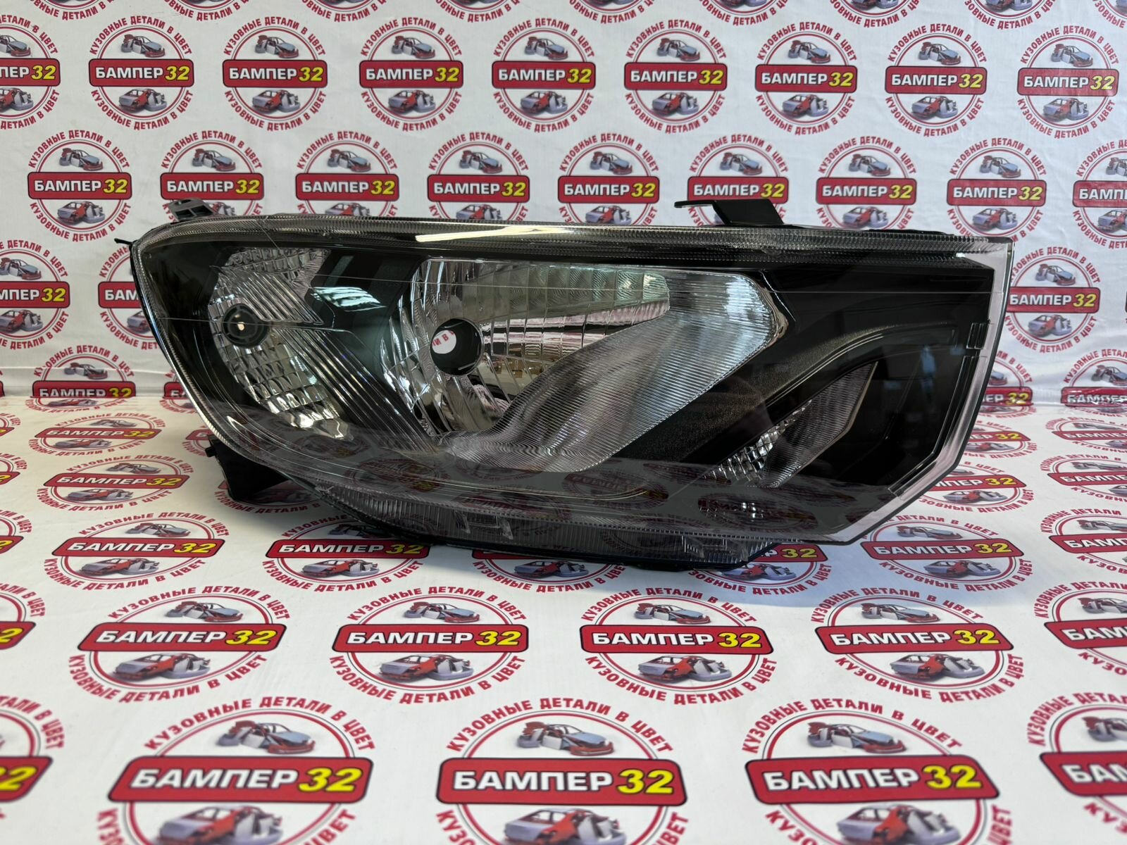 Фара Гранта FL правая