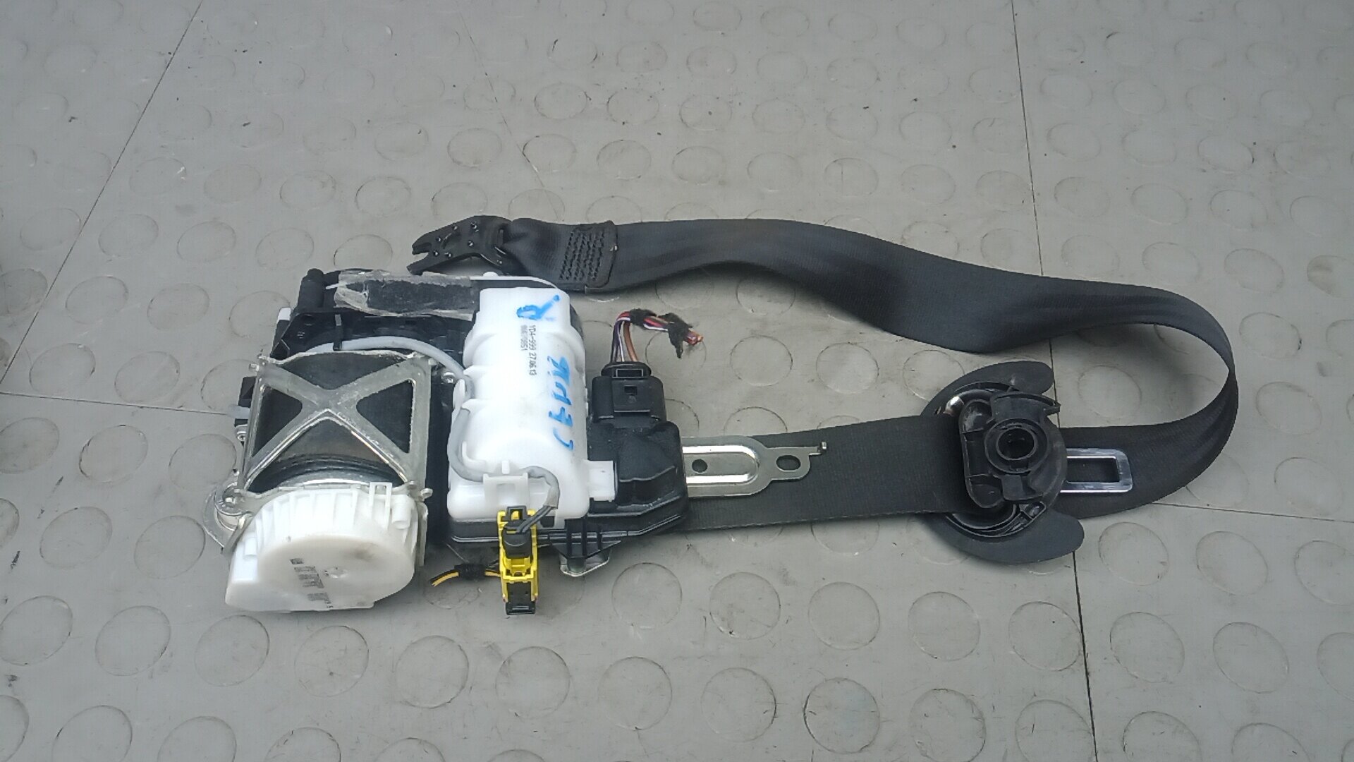 Ремень безопасности с пиропатроном сиденья переднего VOLKSWAGEN GOLF 7