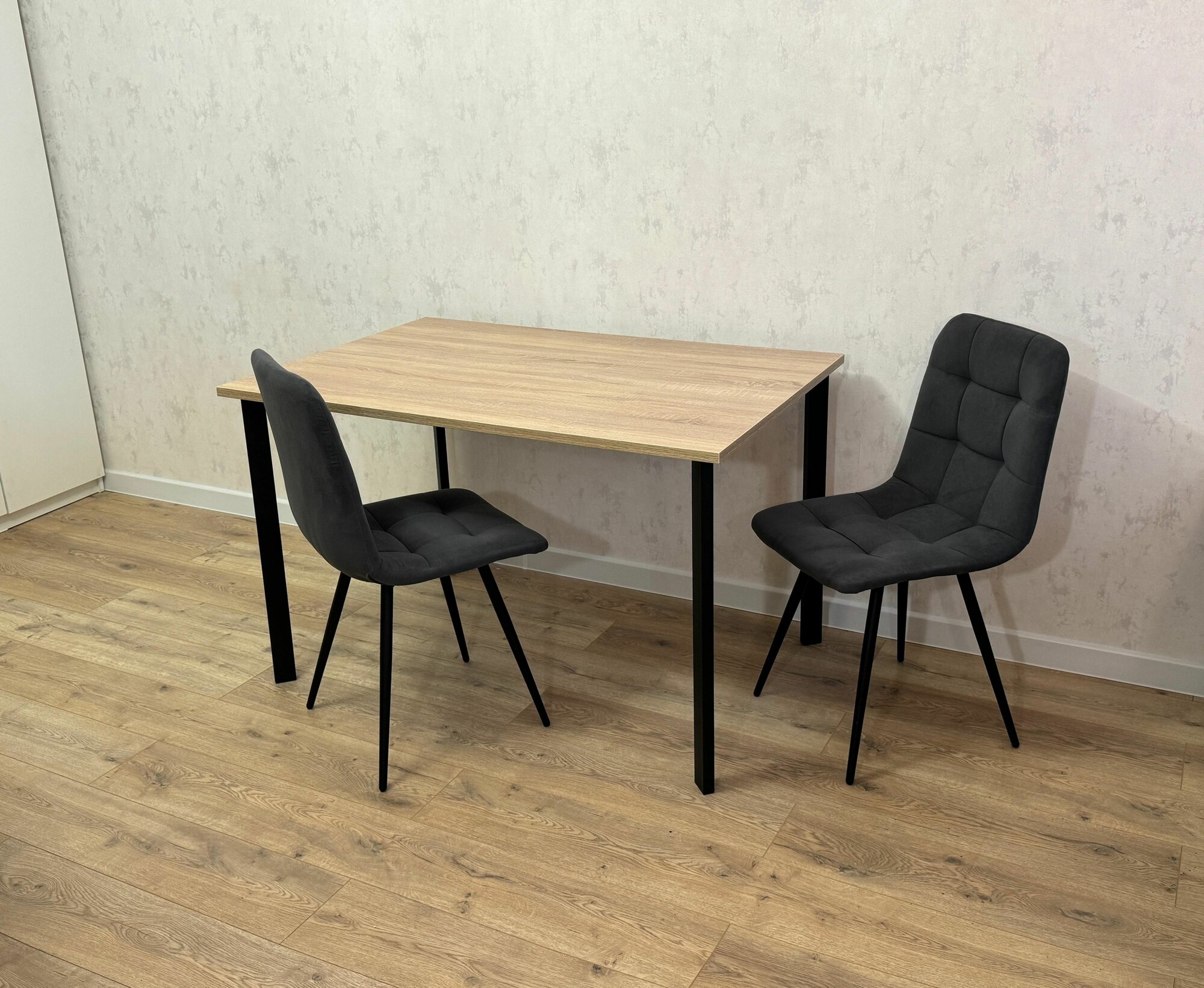 Стол Компьютерный Дуб Сонома 80 * 80 * 75 см./ Ножки черные.