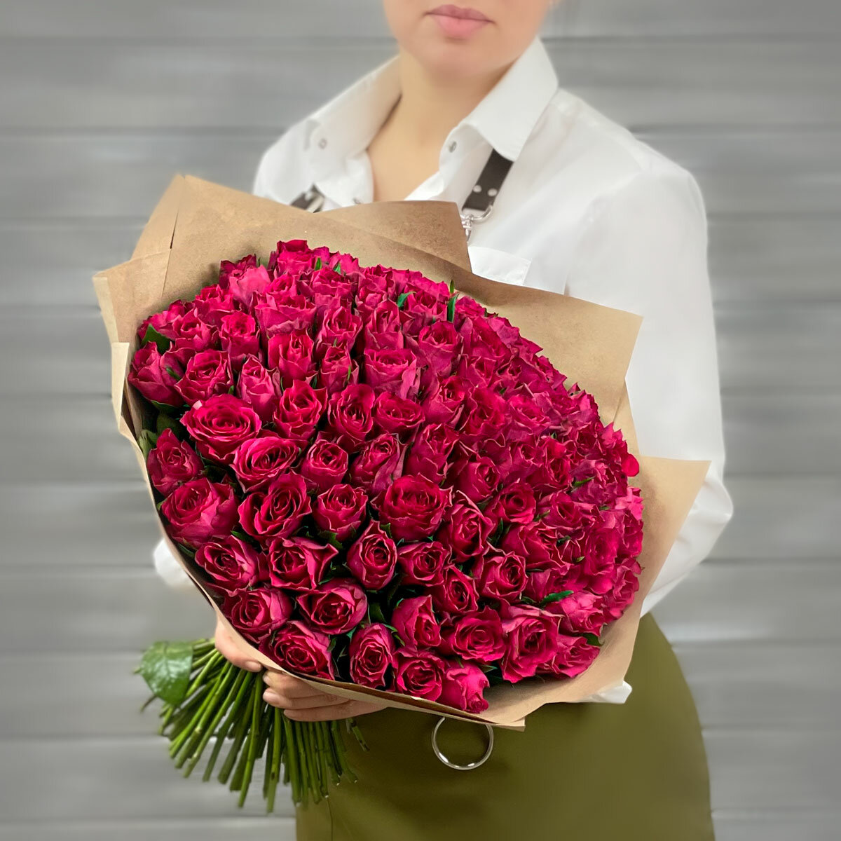 Монобукет Букет Маркет "Малиновые розы", 75 роз, высота 40 см
