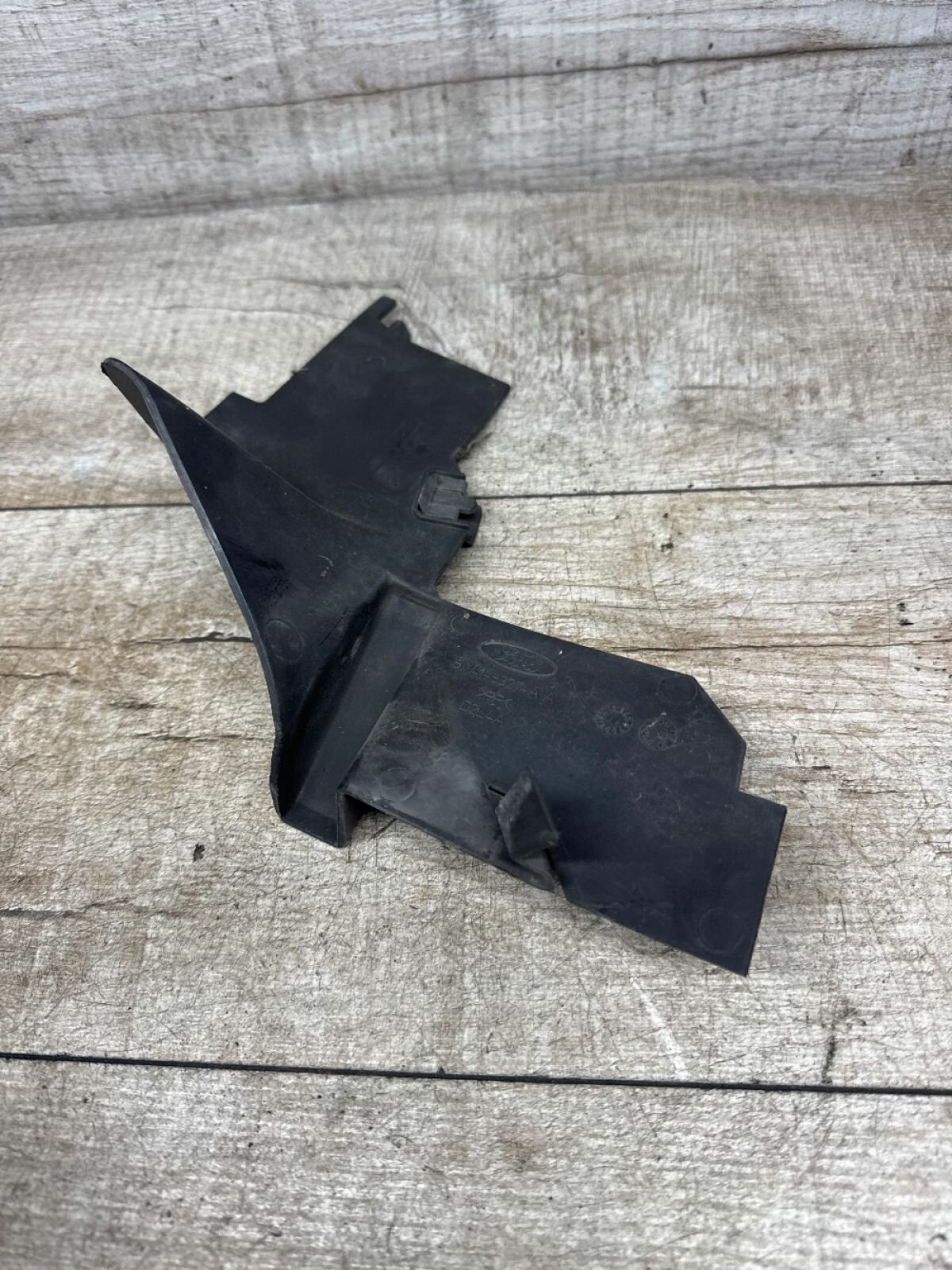 дефлектор радиатора левый Ford Kuga 1 2.0 дизель 8v418327aa