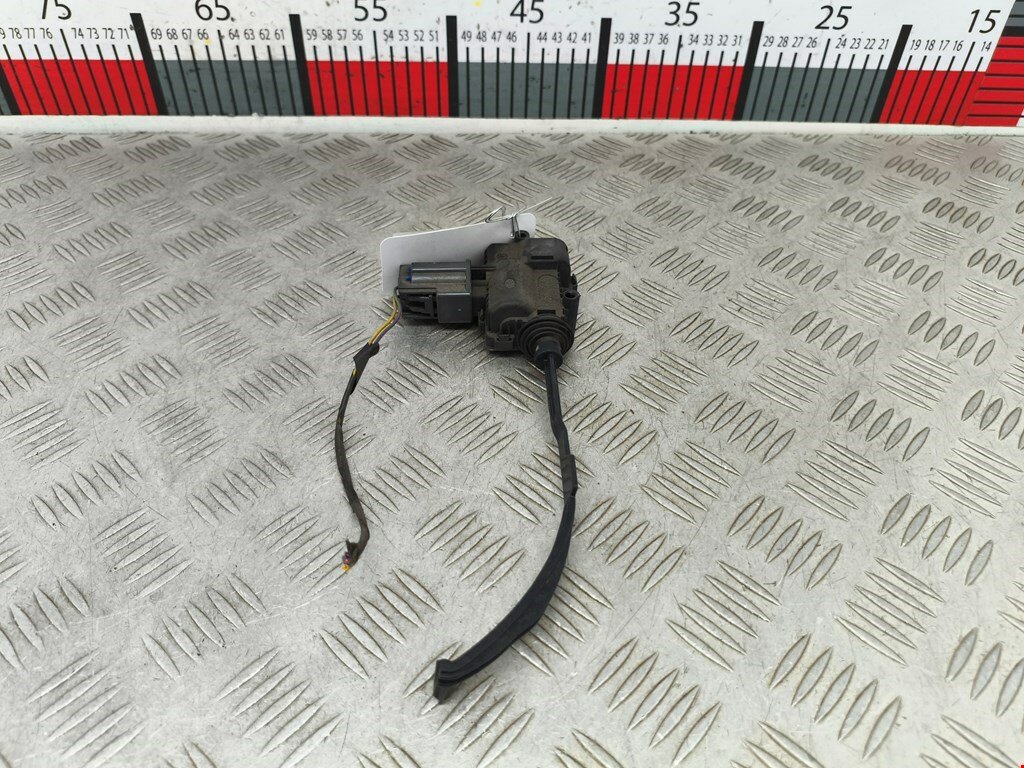 Сервопривод (электропривод моторчик привода) лючка бензобака Jaguar XF (X250) арт. 2262047