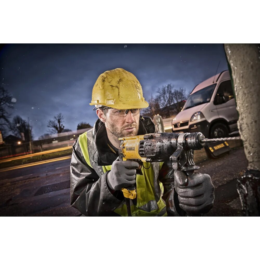 Перфоратор DEWALT D 25133 K с мощностью 800 Вт, частотой ударов до 5500 уд/мин и тремя режимами работы в кейсе — фото 1