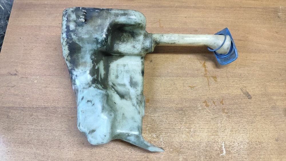 Бачок омывателя VW Transporter T4 701955453