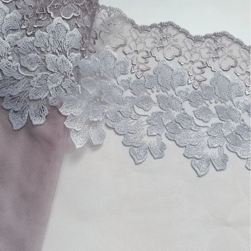 Кружевное полотно из полиэстера серого цвета 1 метр