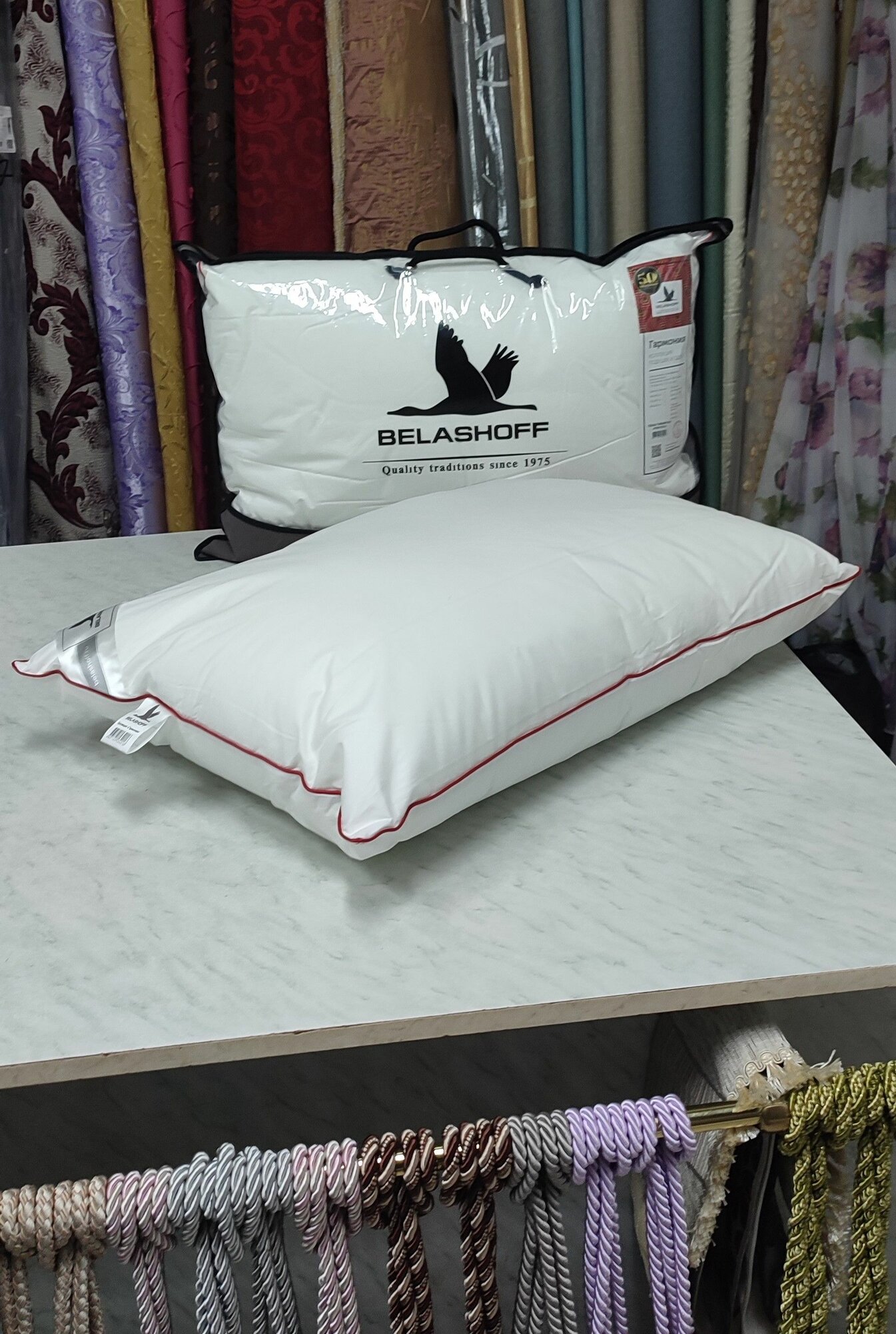 Подушка Belashoff гармония 50*70 на молнии, с красным кантом