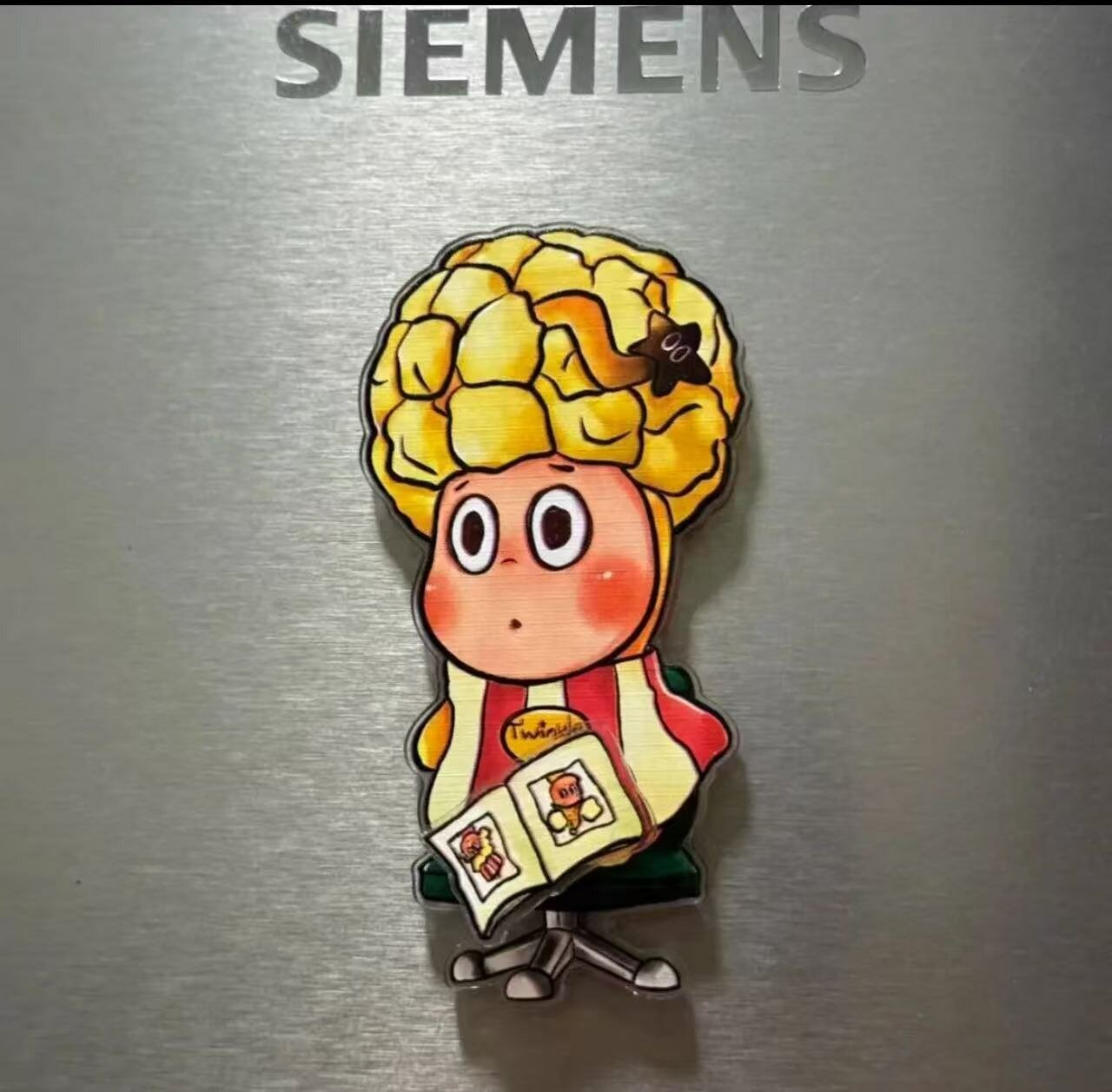 Аниме мультяшный звездный человек, вращающийся магнитный магнит на холодильник, милый декор для детской комнаты, высококачественная маленькая красная книга в том же стиле