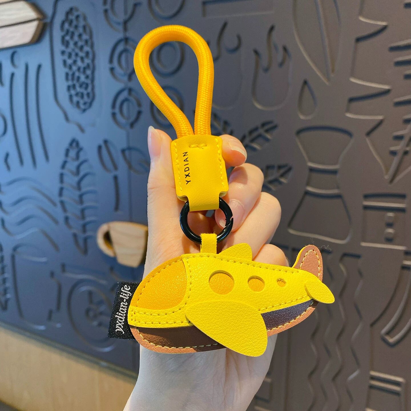 Креативный кожаный брелок для ключей в виде транспортного средства: самолет, автобус, мотоцикл, кожаный кулон для