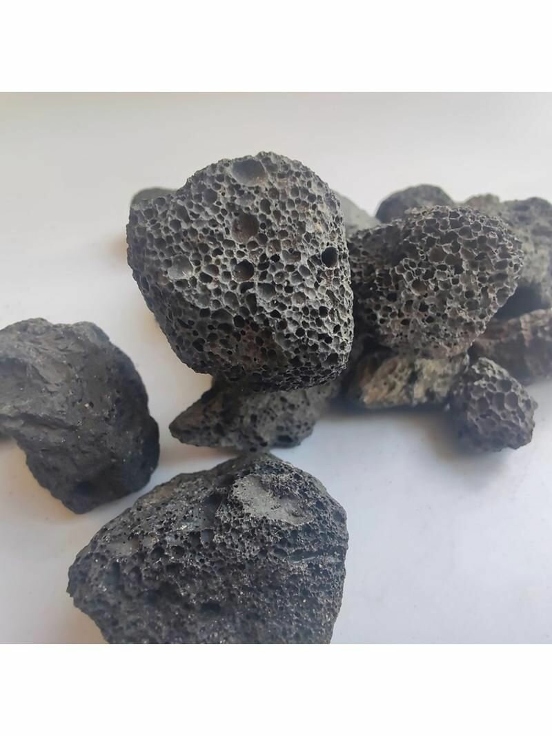 Черный качественный вулканический камень