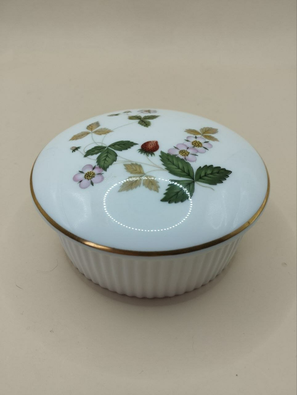 Винтажная английская шкатулка Веджвуд Wedgwood Дизайн WILD STRAWBERRY