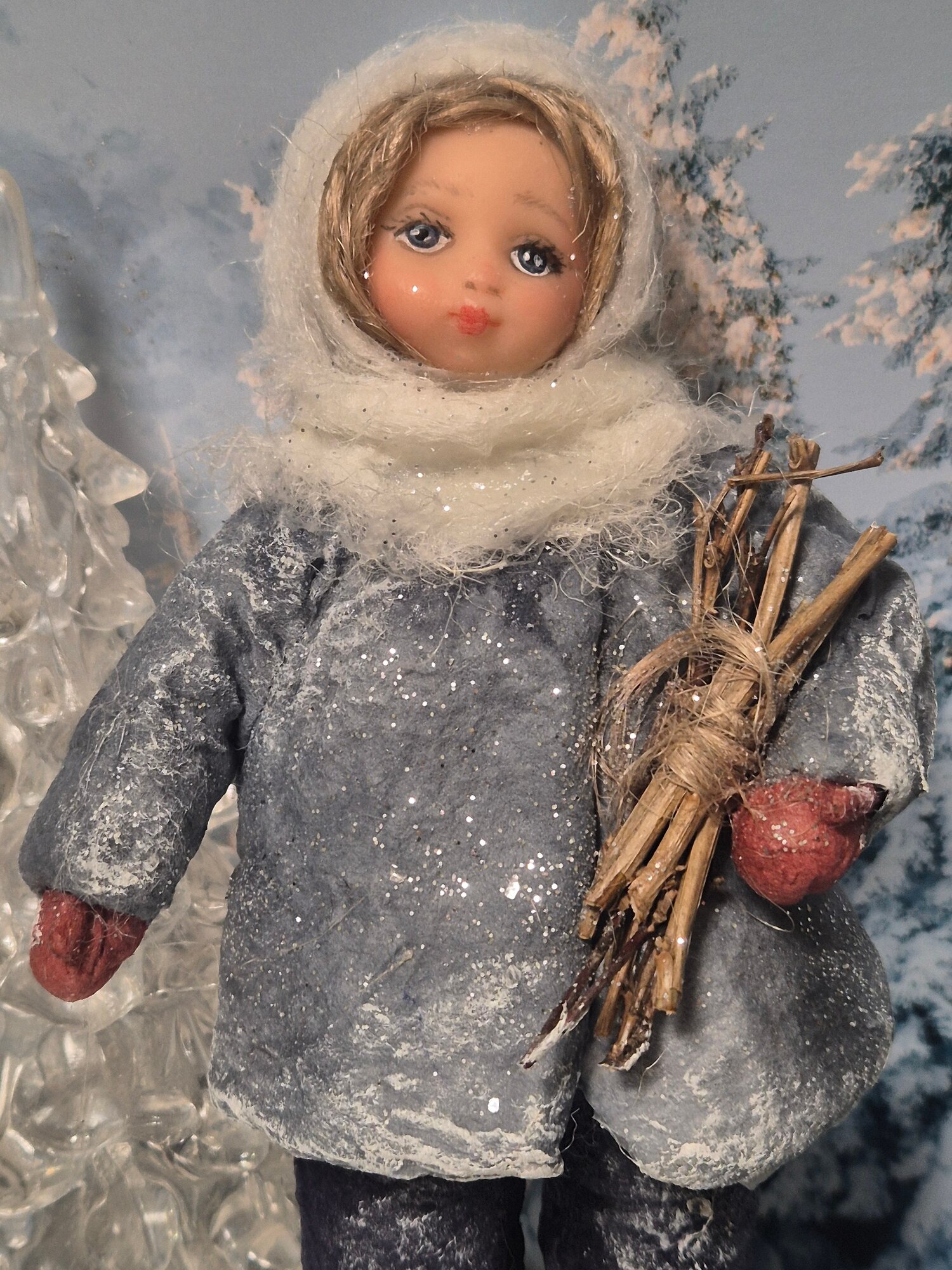 Ватная ёлочная игрушка Affavatta " Девочка с хворостом", ручная роспись, высота 12 см