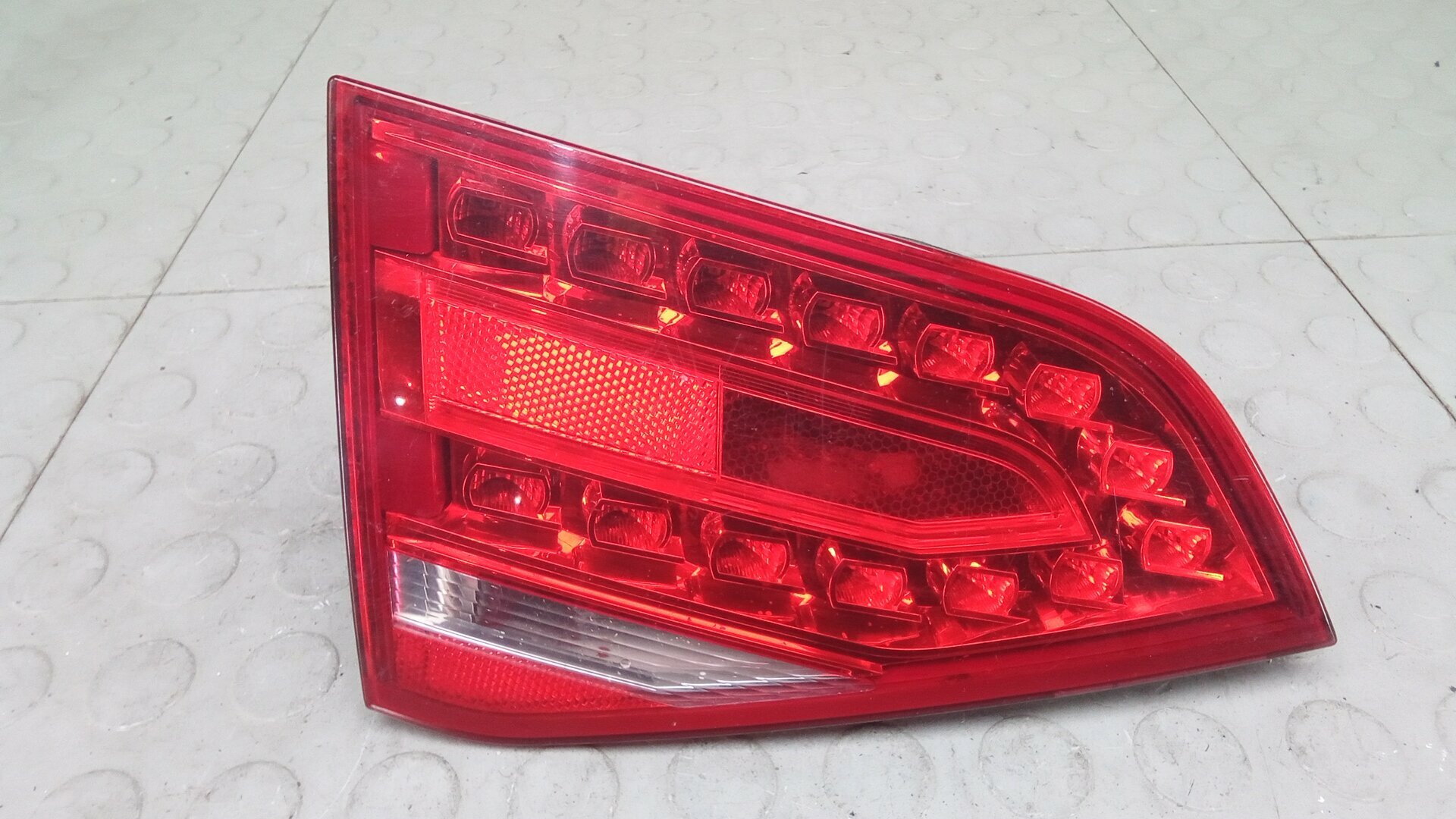 Фонарь левый крышки багажника AUDI A4 B8