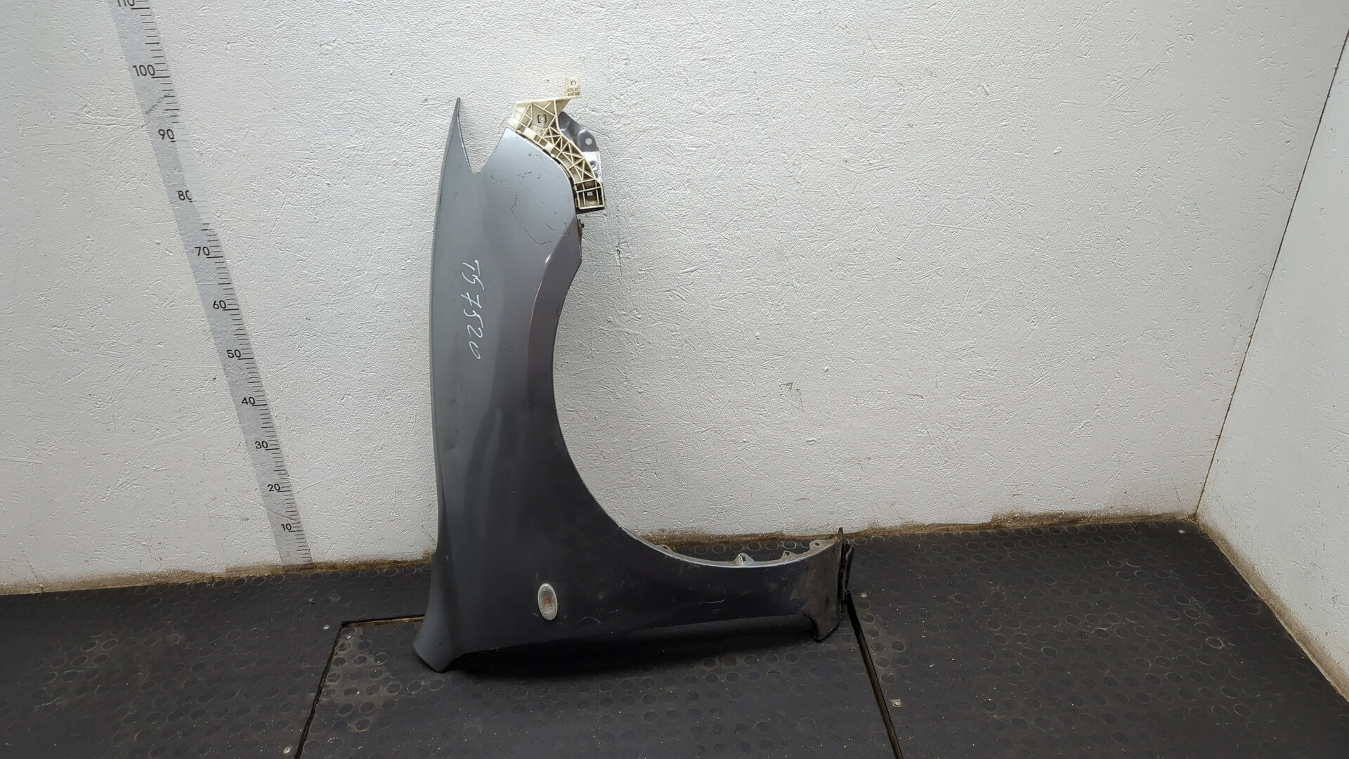 Крыло правое переднее Mazda 3 (BK) Б/У