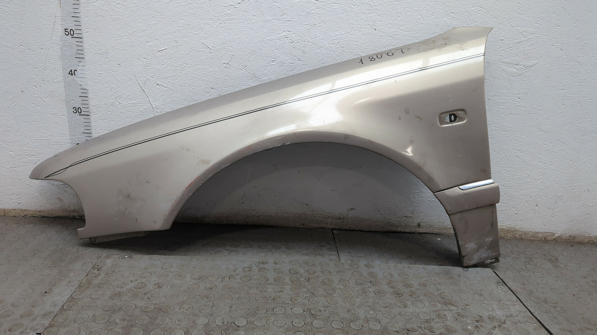Крыло левое переднее Audi A8 (D2) Б/У
