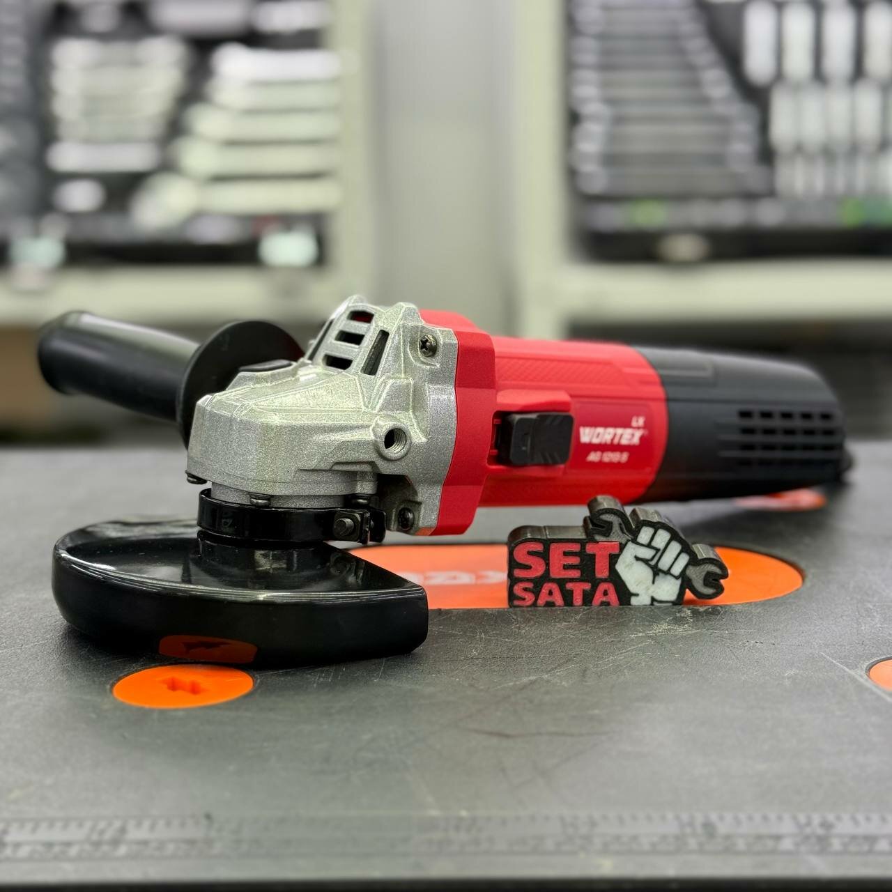 Одноручная углошлифмашина WORTEX LX AG 1213-5 в коробке 1300 Вт, 125 мм, 5000-11000 об/мин 1335895