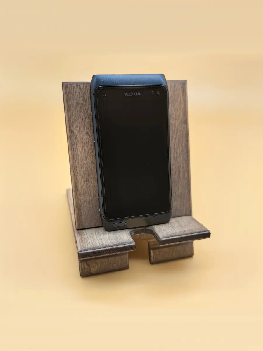 Мобильный раритетный телефон Nokia N8