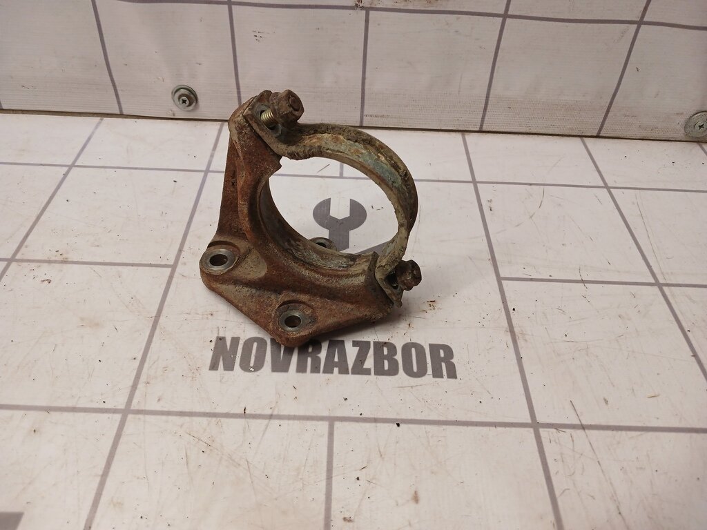 Кронштейн промежуточного вала Ford Fiesta 2001-2007